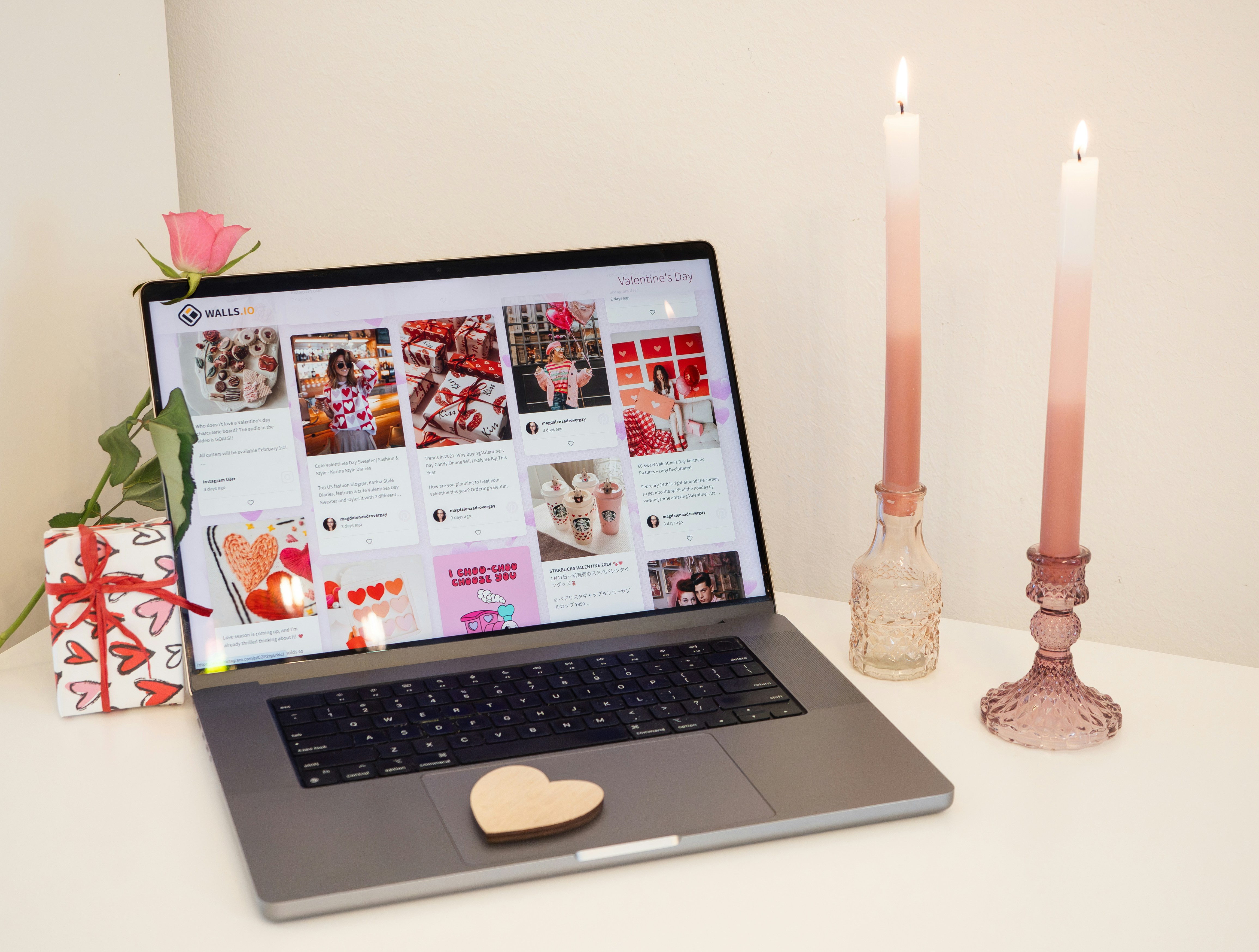 A laptop computer sitting on top of a white desk photo – Free Candles ...