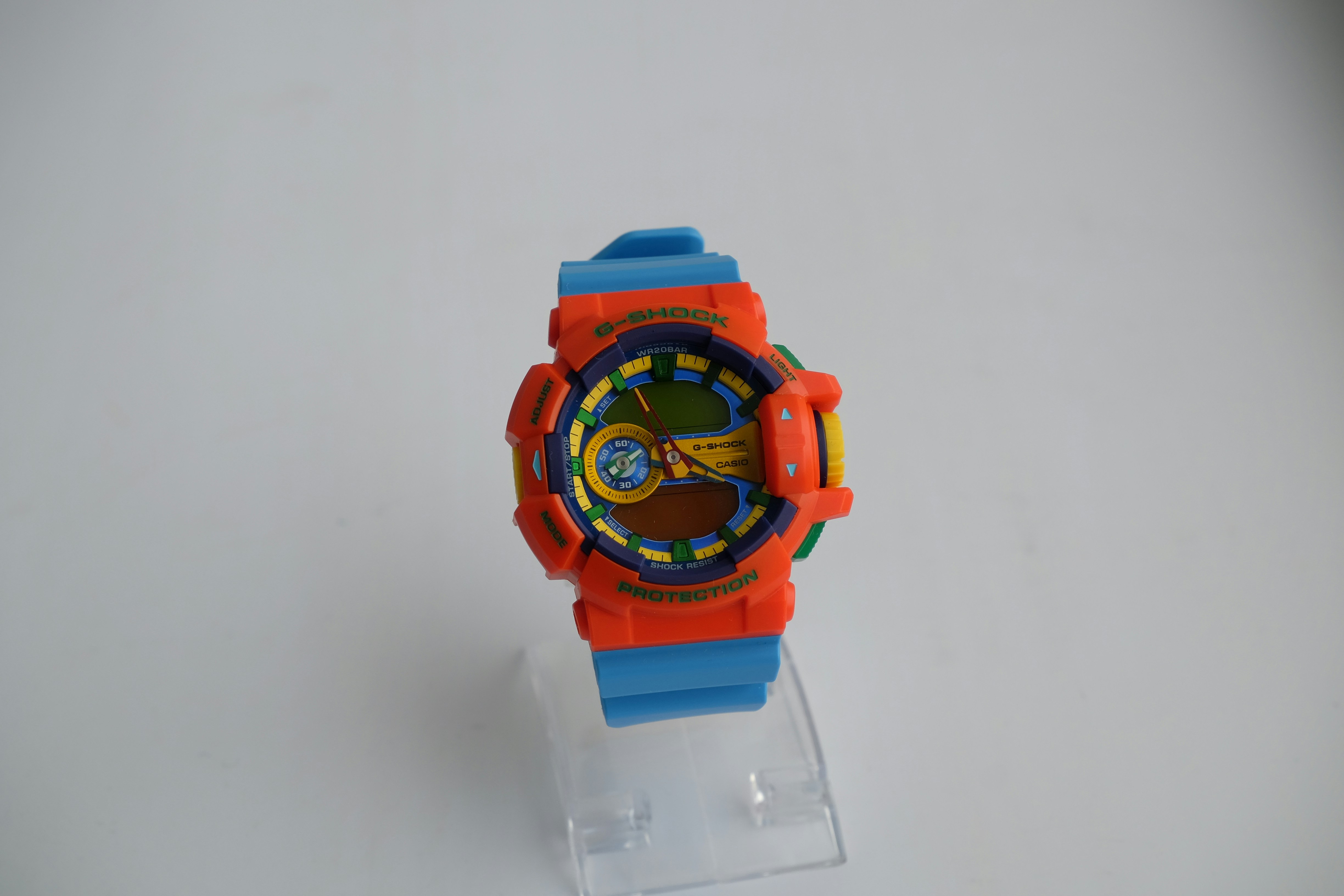 Neon Dial Pop: A Toy Watch on a Minimal Clear Display