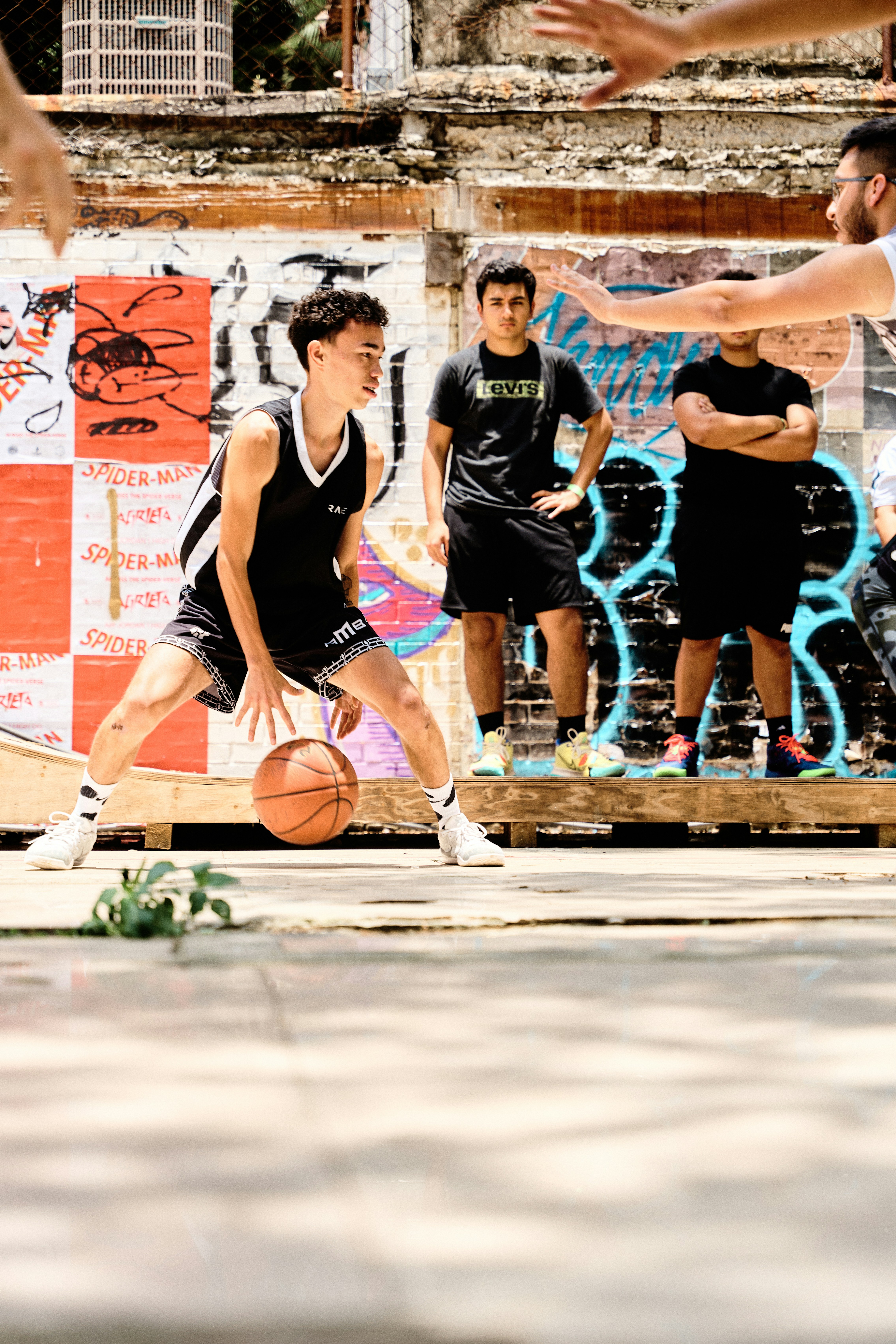 A group of young men playing a game of basketball photo – Free Human ...