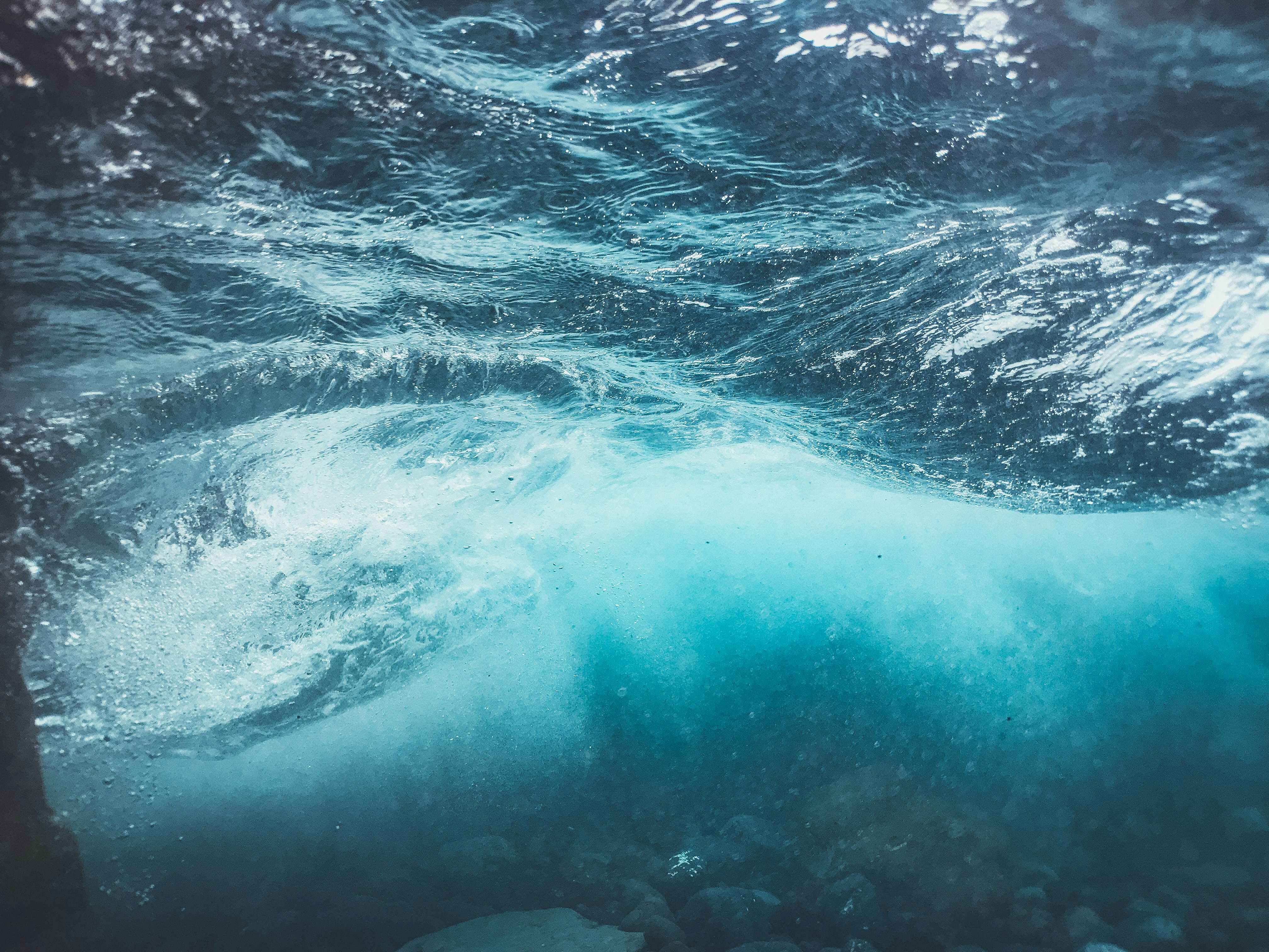 A view of the water from under the surface of the ocean photo – Free ...