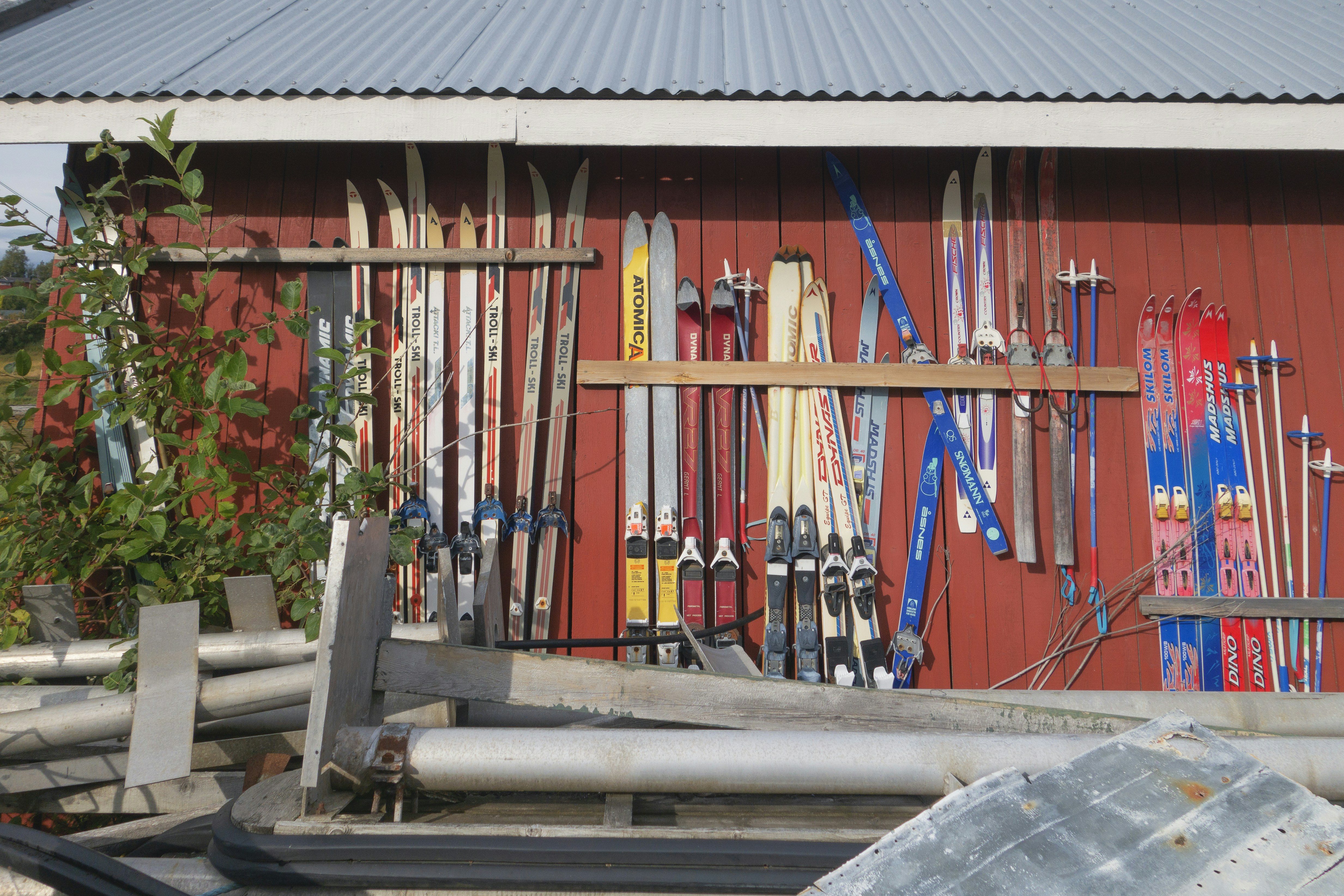 A bunch of skis that are on a rack photo – Free Îles lofoten Image on ...