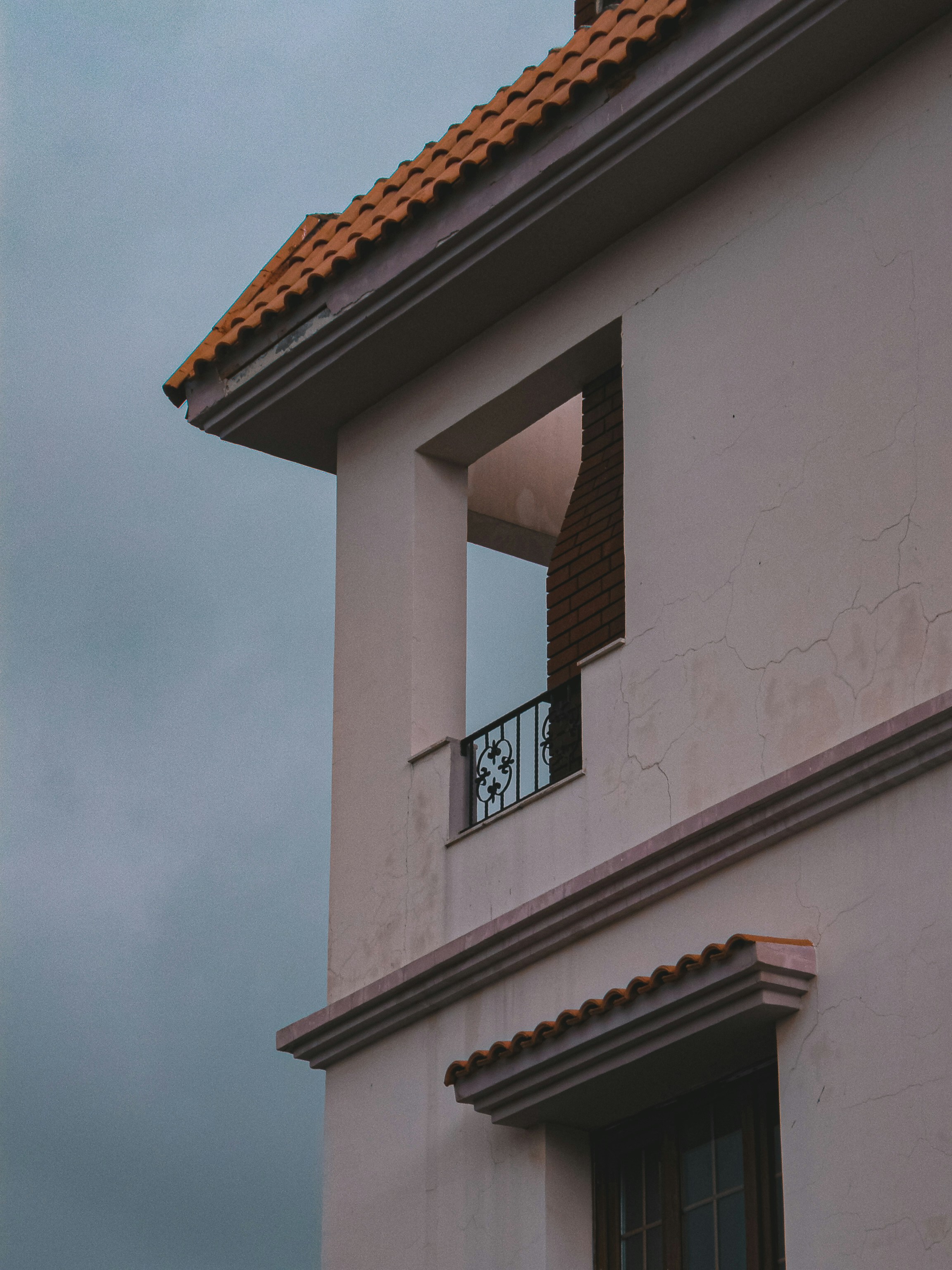 Open Balcony Frame Against a Sun-Warmed White Facade