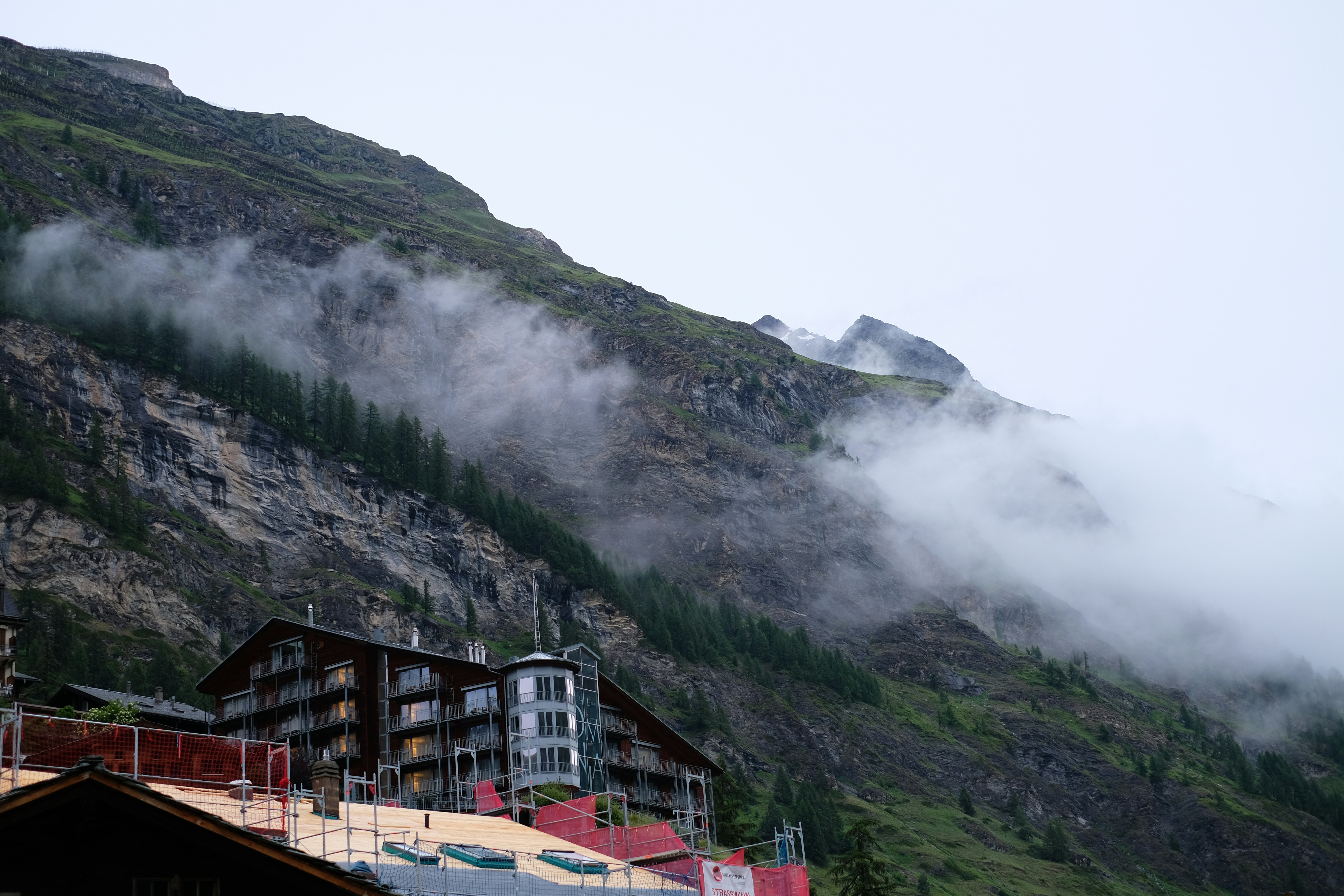 Mountain Lodge Under Mist: A Quiet Alpine Moment