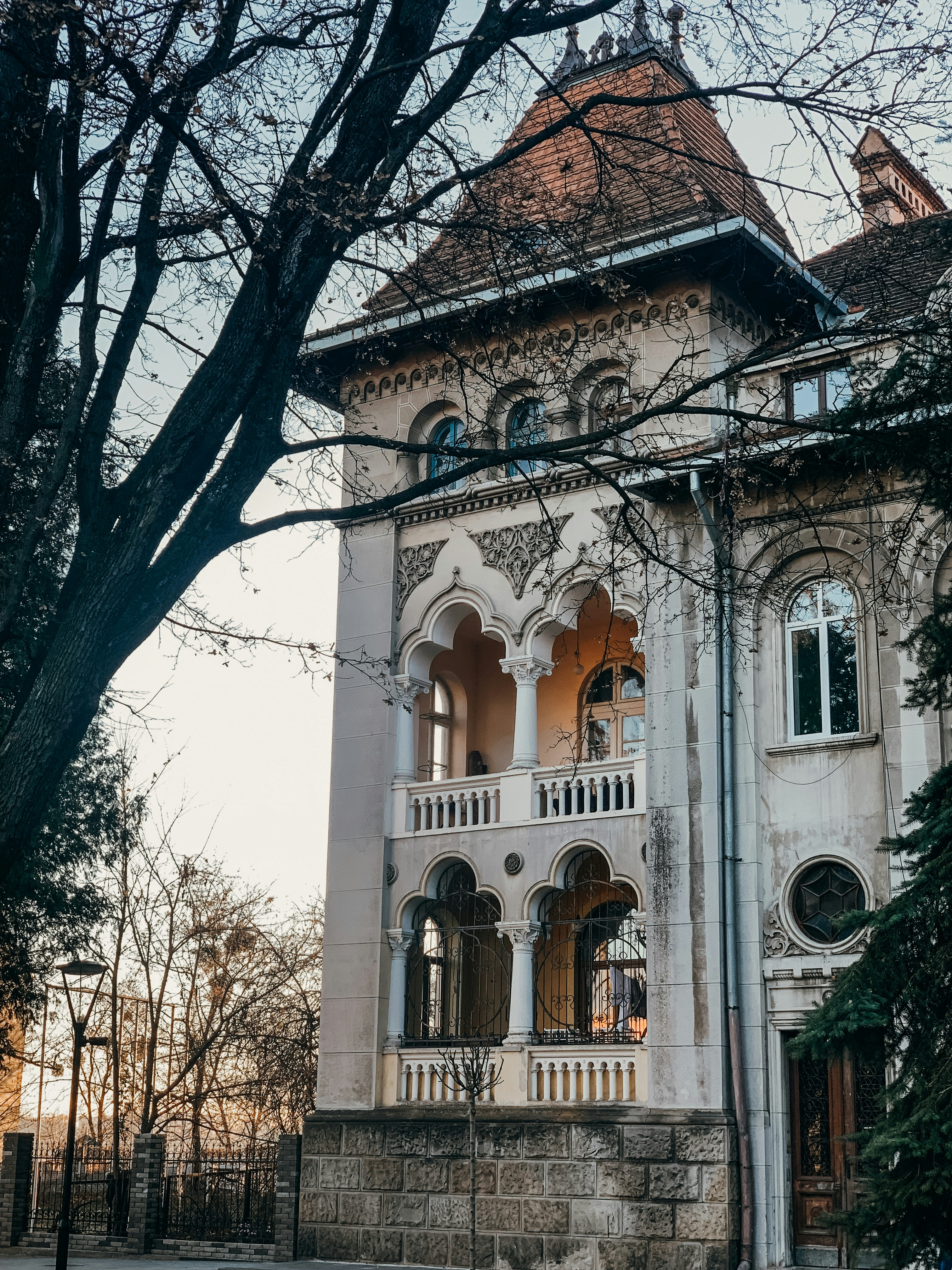 Arches and Echoes: Moorish Revival Villa in Winter Light