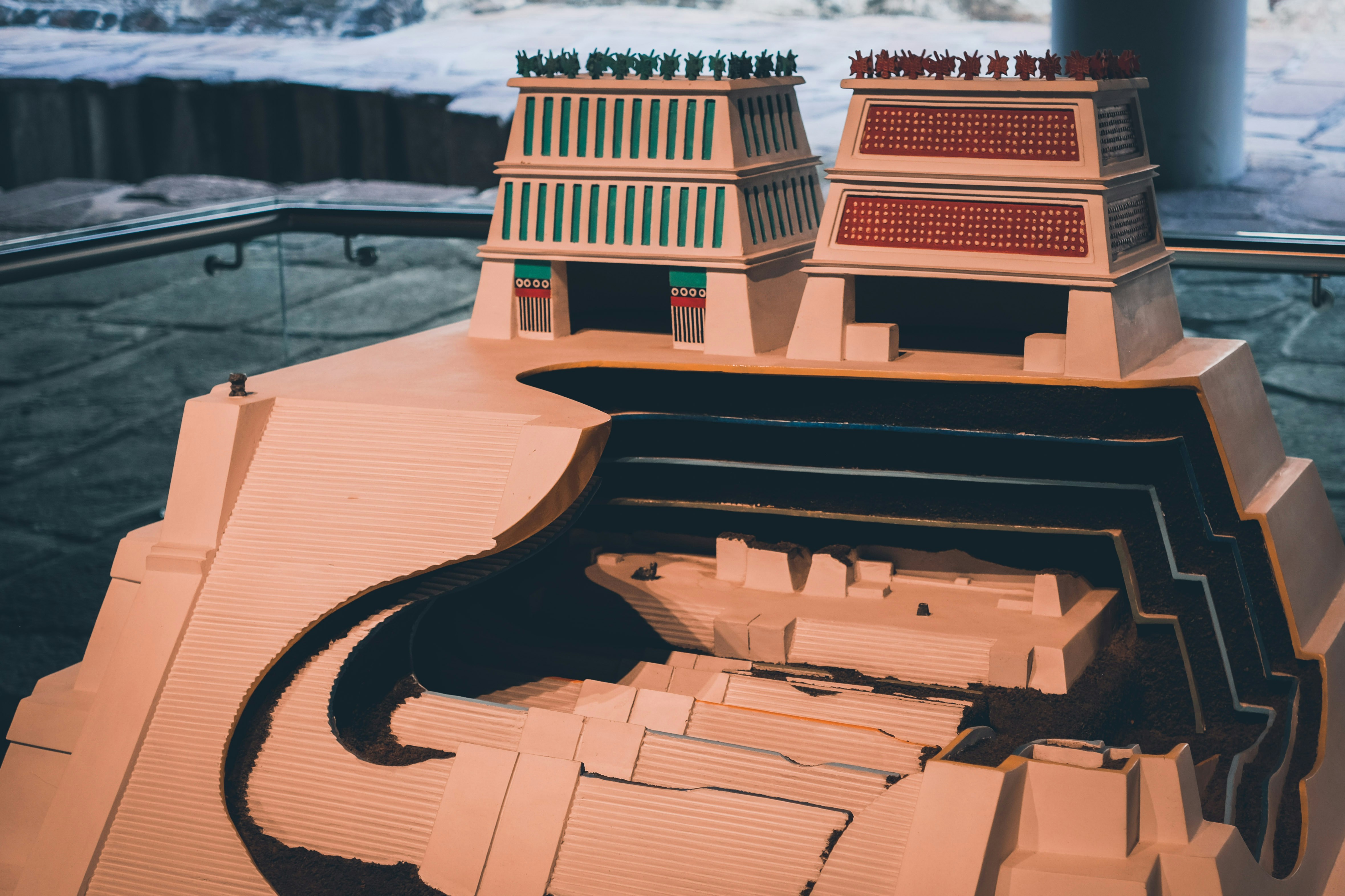 A model of a city with buildings and people photo – Free Mexicas Image ...