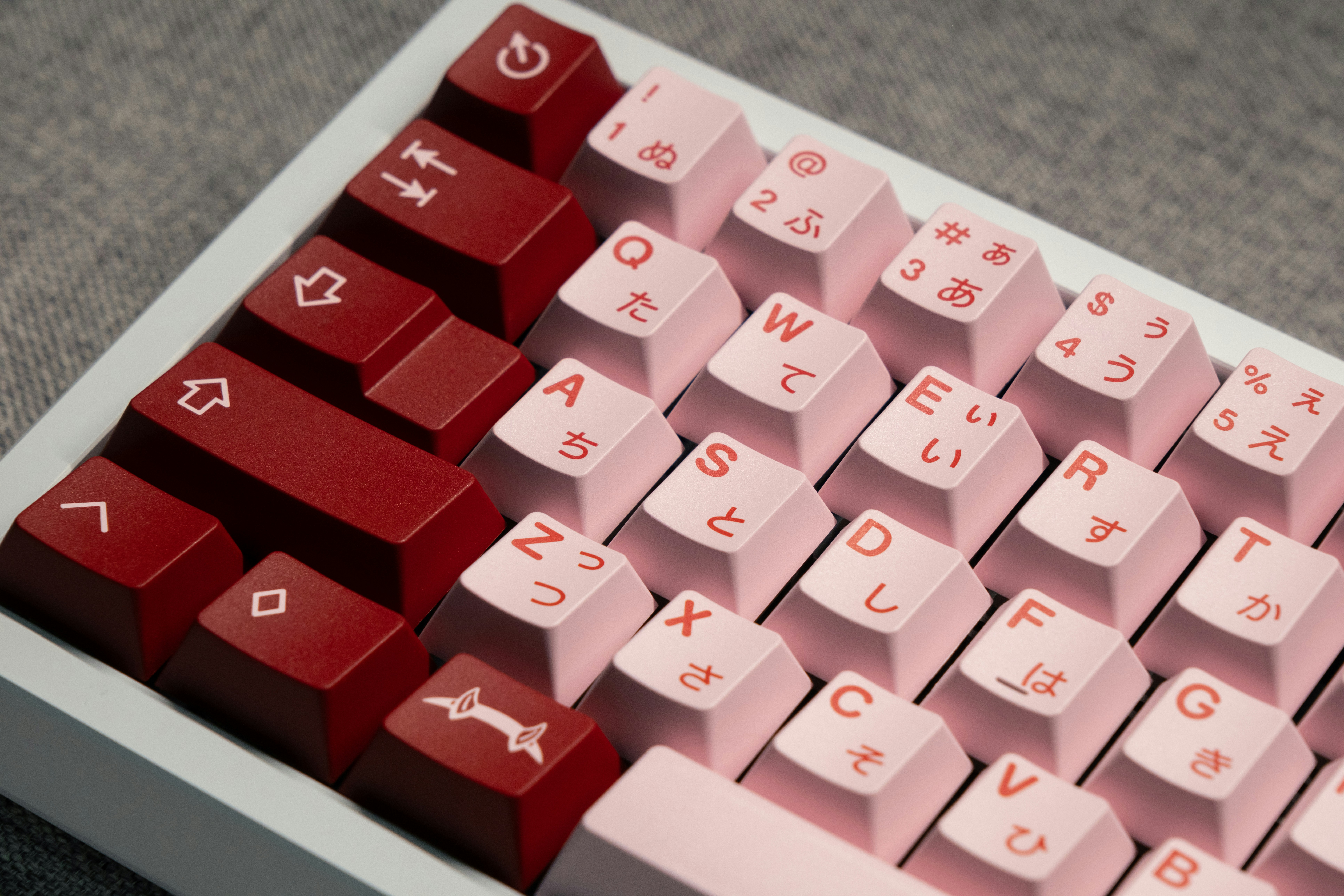 A close up of a red and white keyboard photo – Free Mechanical keyboard ...