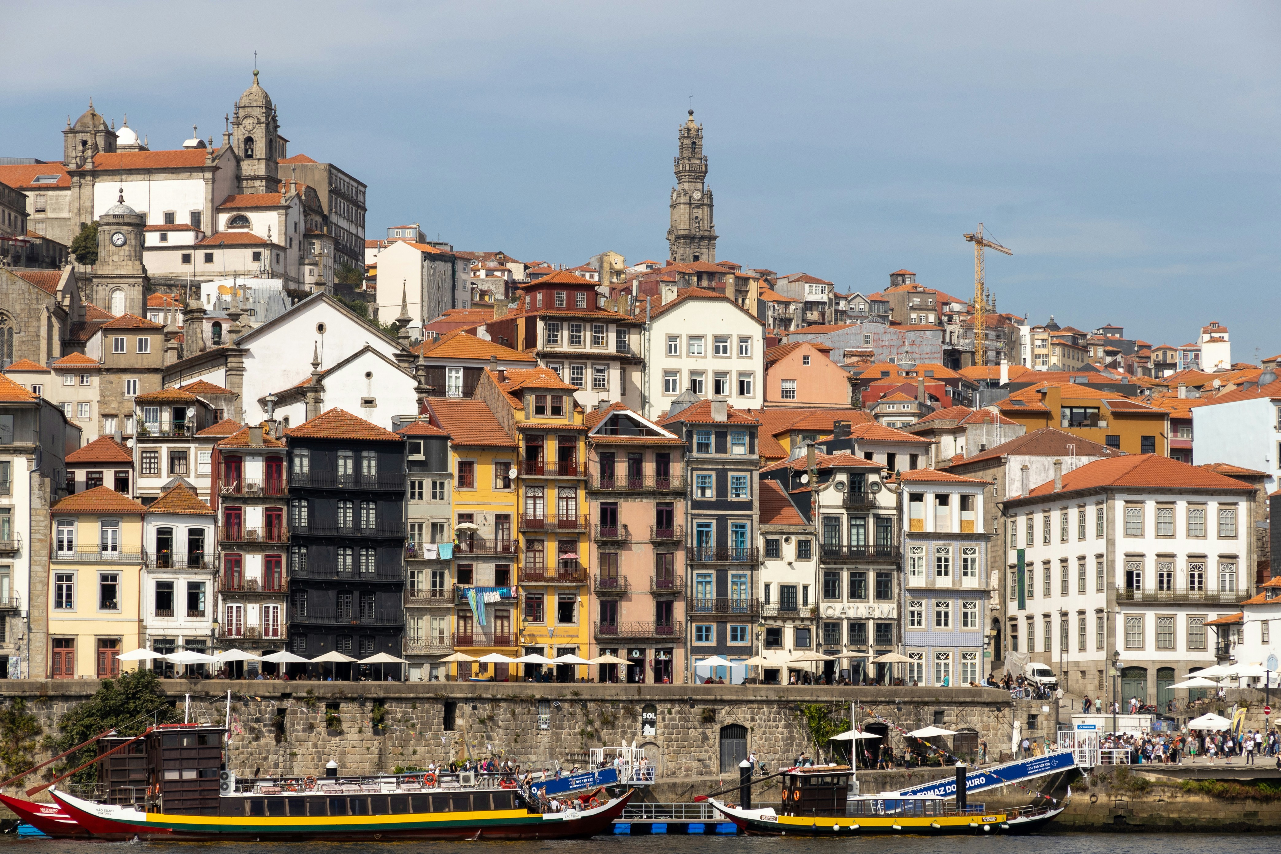 A group of boats that are sitting in the water photo – Free Harber ...