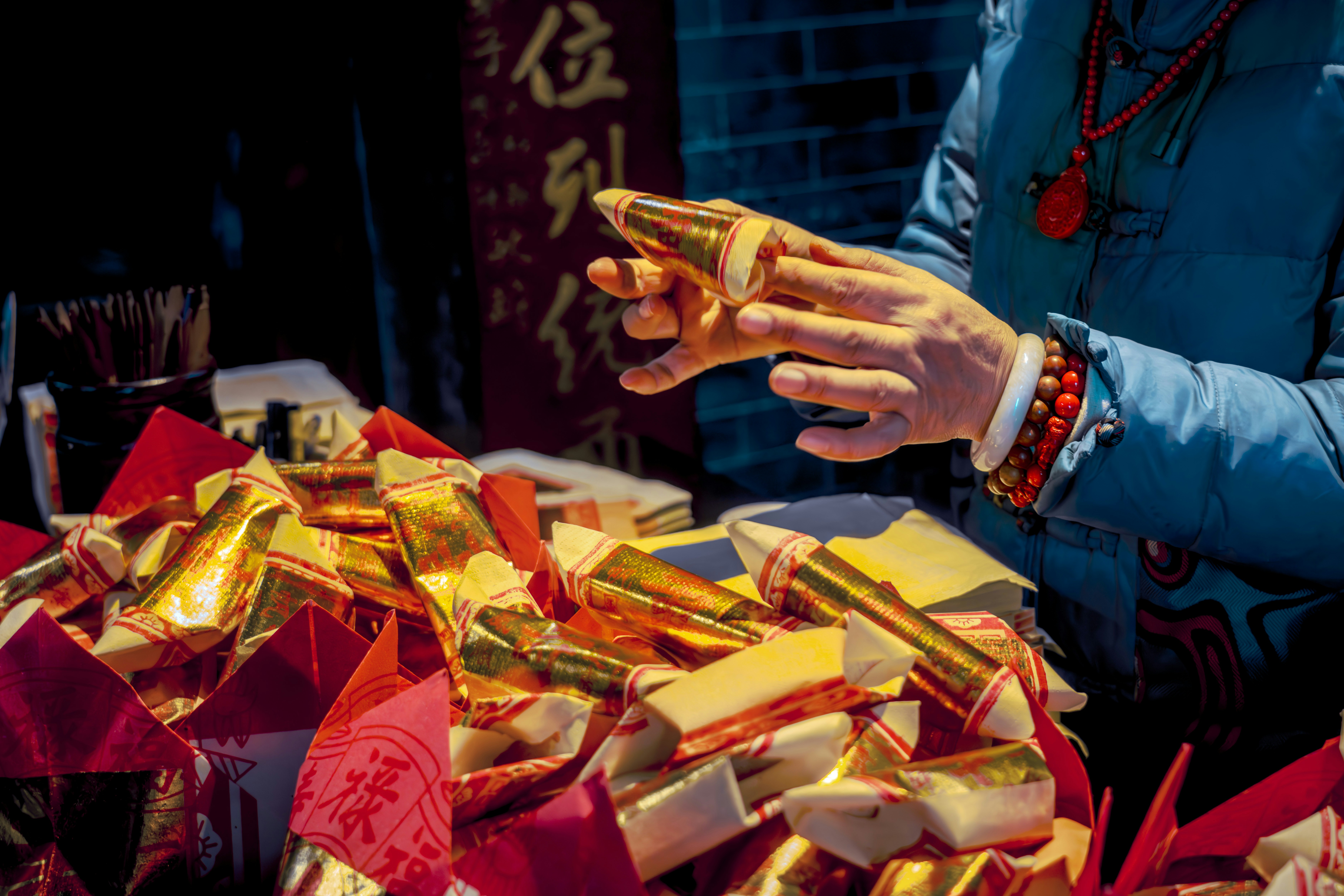 Gilded Offerings Above Red Envelopes: A Lunar Market Moment