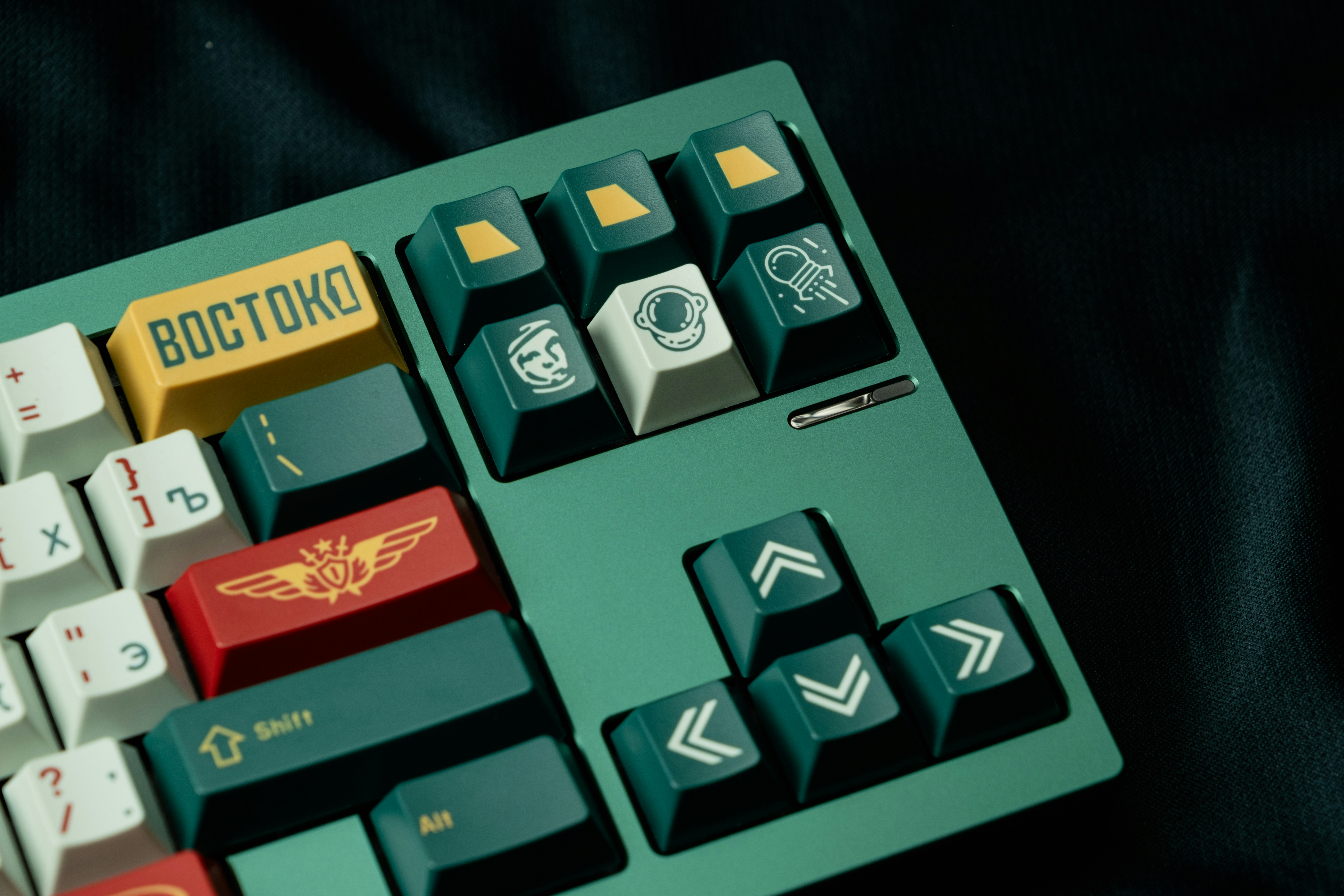 A close up of a computer keyboard with many different keys photo – Free ...