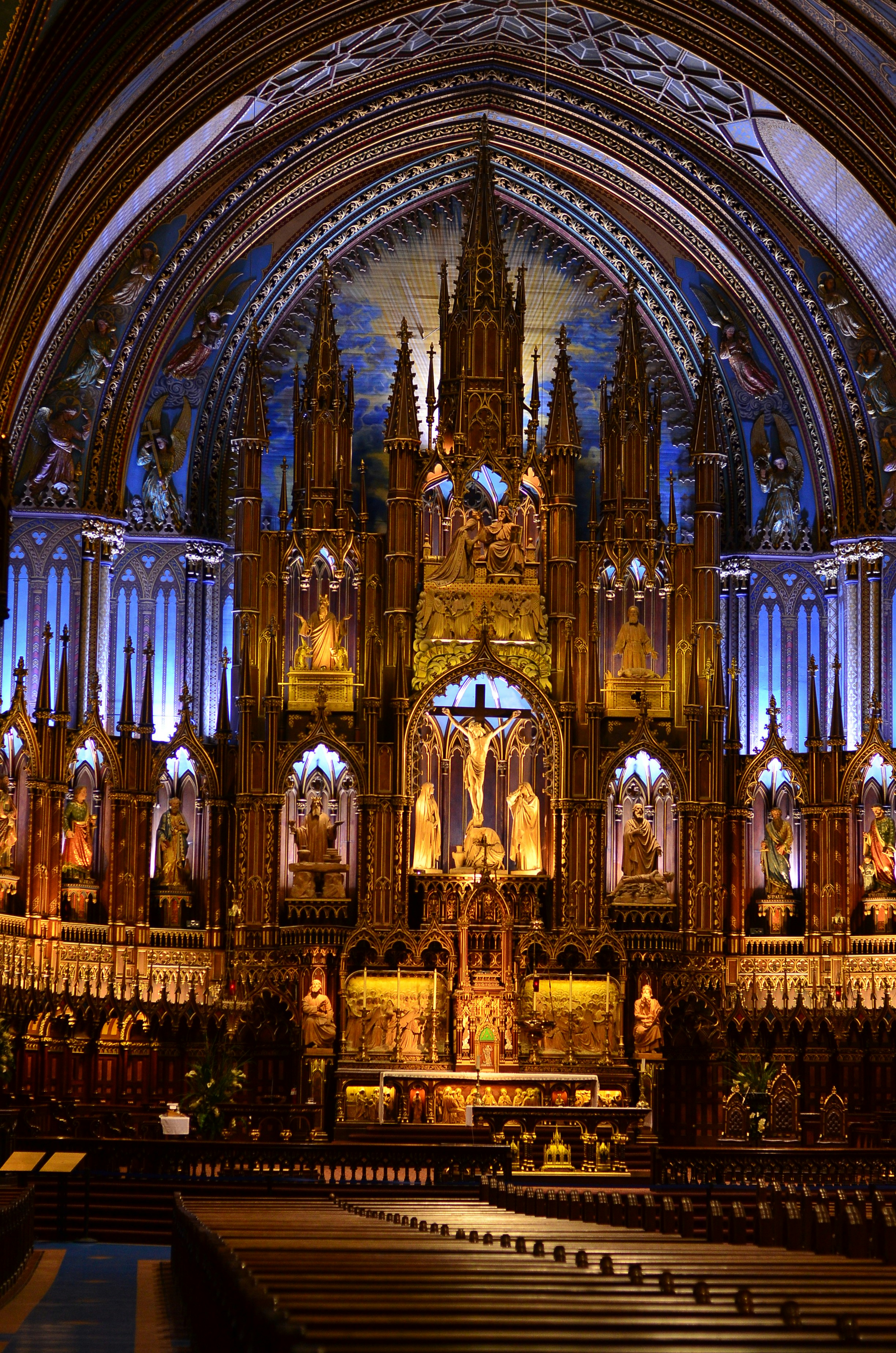 ❤️ Please show some love by clicking the heart icon above! 📸 If you plan to use this photo, I would greatly appreciate it if you could credit me in the caption: "Photo by Joy Real on Unsplash." 🤝 In return, I'll share a screenshot of your article with my photo on my Instagram at @joyreal328. 🙏 Thank you! | a large cathedral with a clock on the front of it