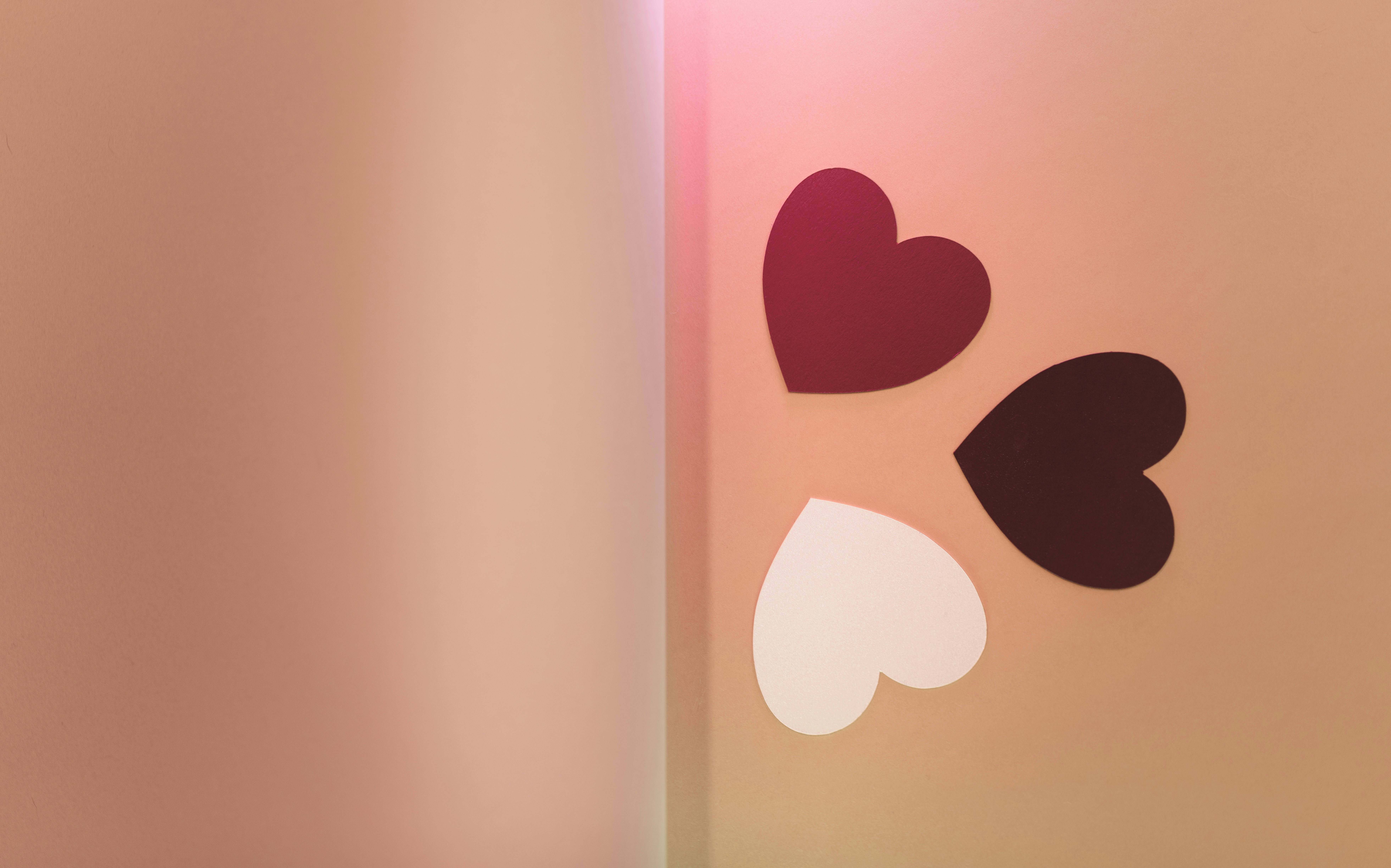 Three Hearts on a Quiet Gradient: A Minimalist Color Study