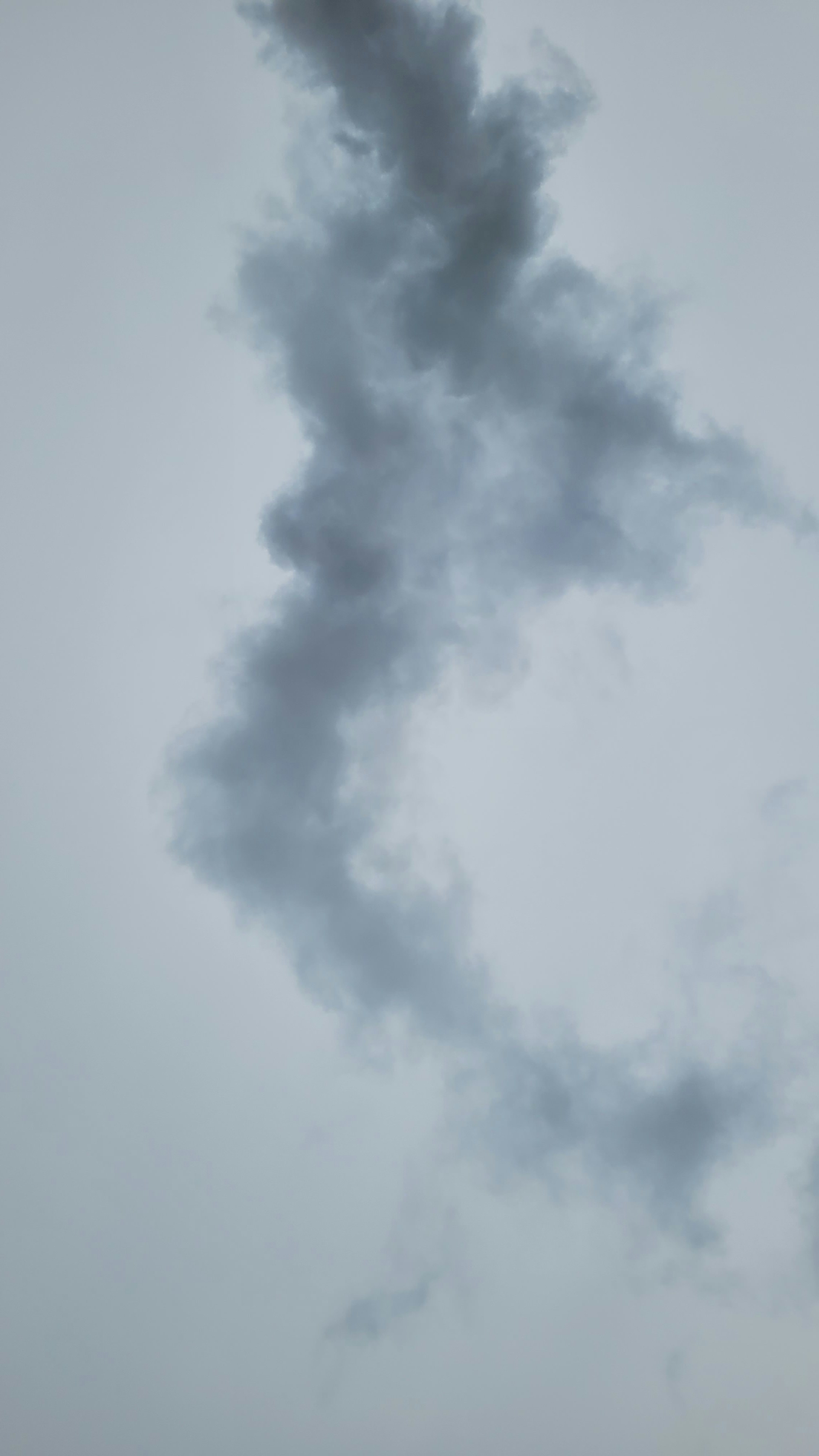 Column of Cloud: A Quiet Vertical Drift Across an Overcast Sky