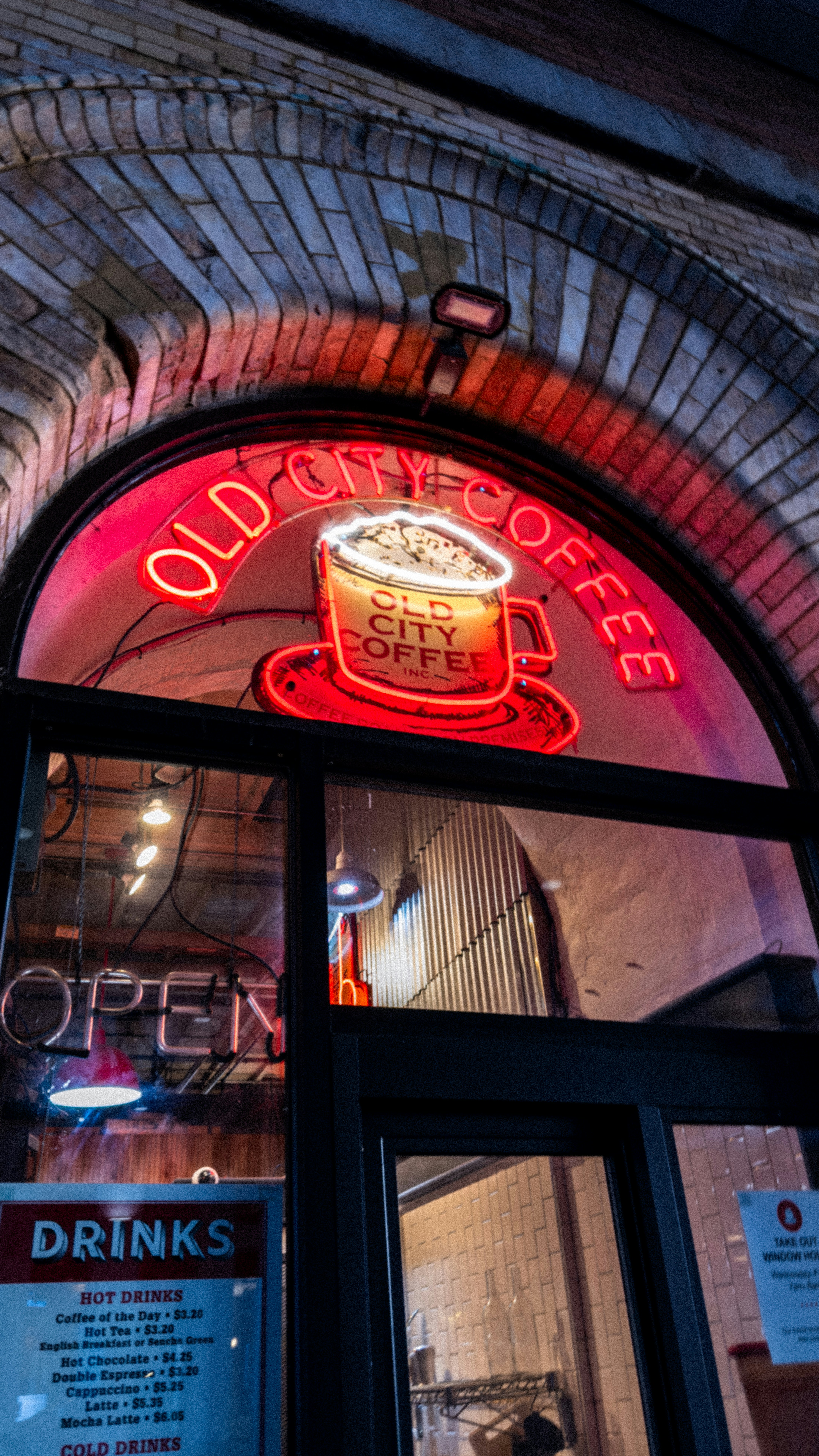 Neon Coffee Arc: A Nighttime Doorway to Old City Lights