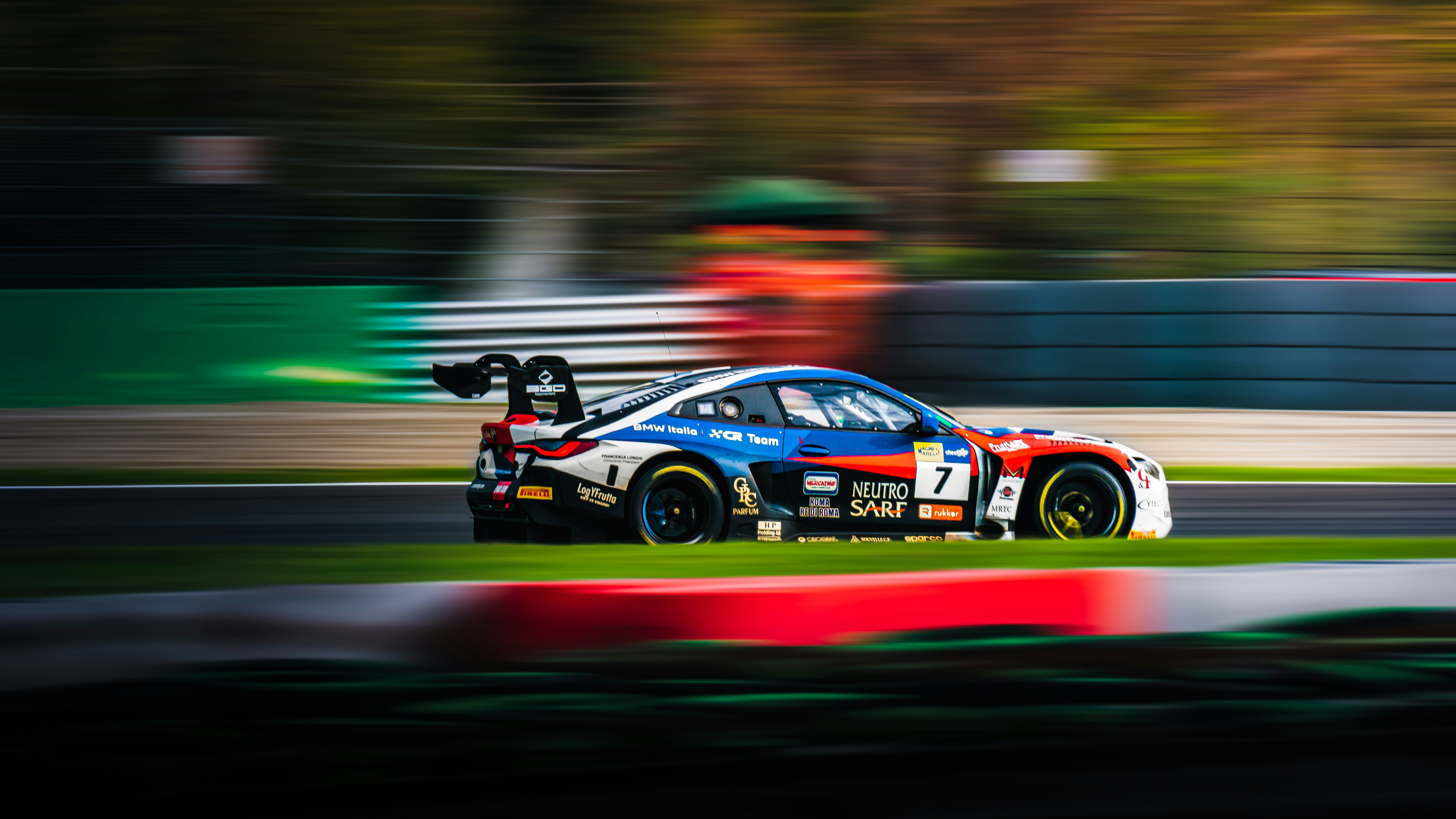 A racing car driving on a race track photo – Free Monza Image on Unsplash