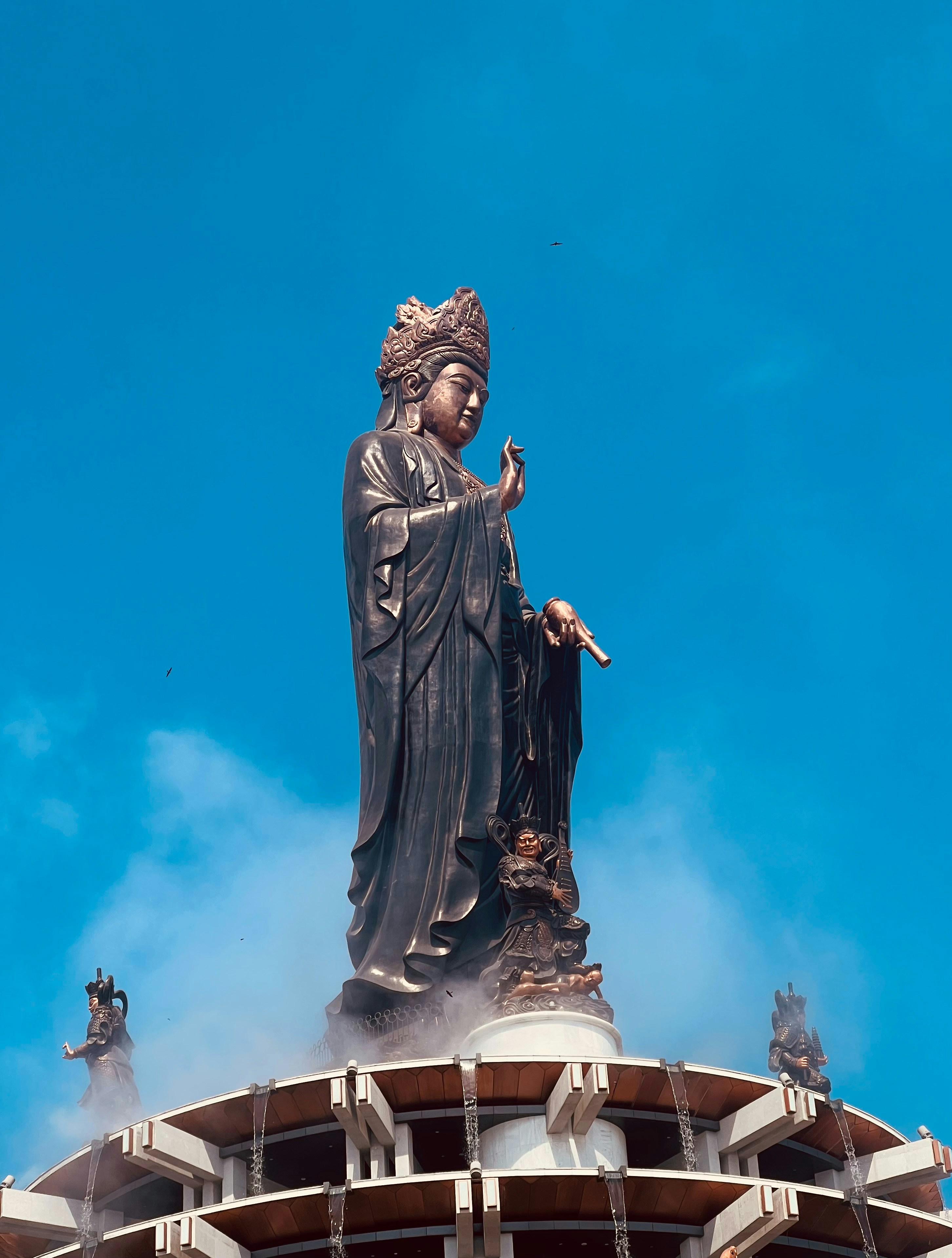 Guanyin on the Ring: A Quiet Giant Above the Mist