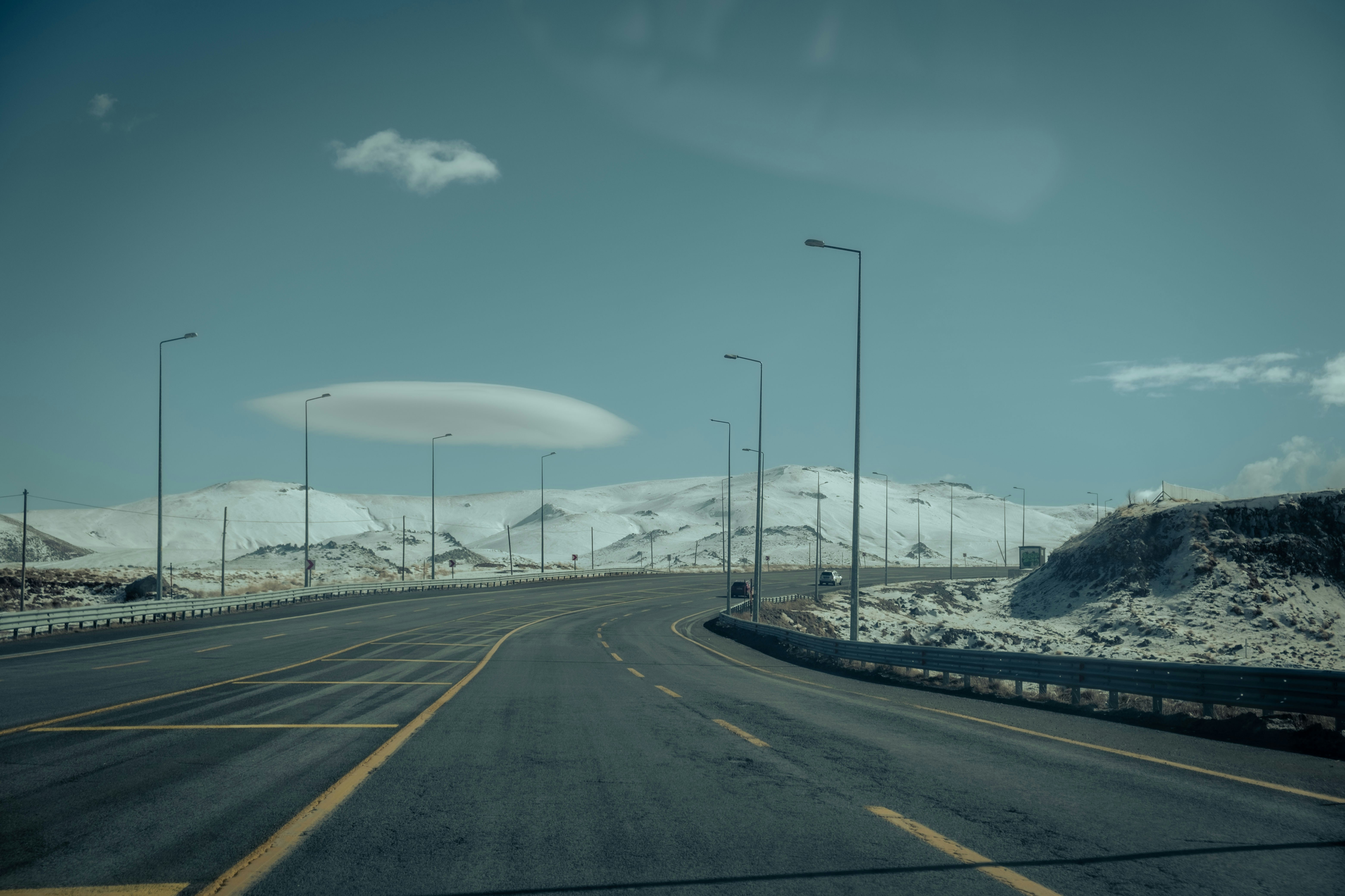 Snowbound Highway: Convergence Toward a Frosty Horizon