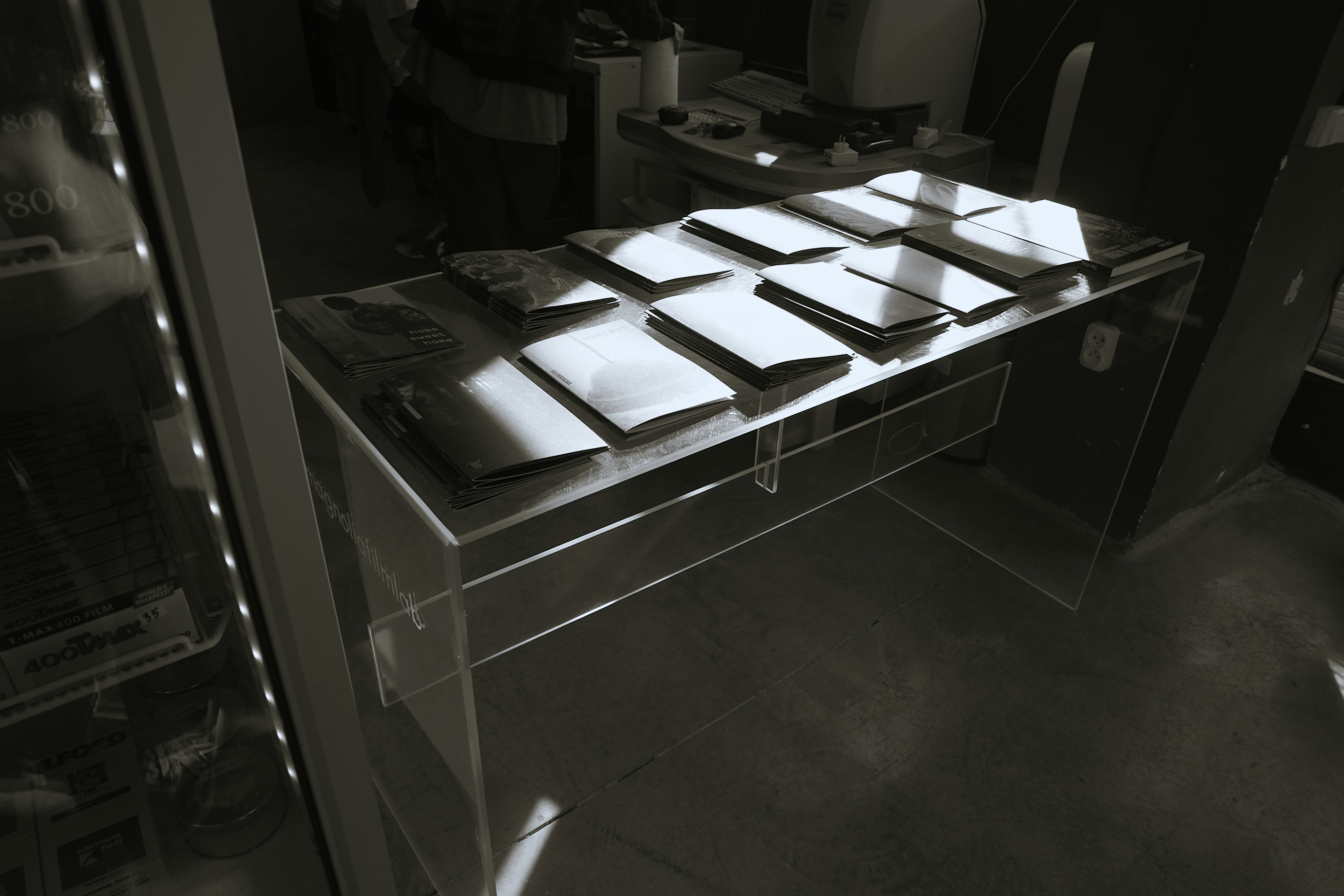 A bunch of papers sitting on top of a counter photo – Free Furniture ...