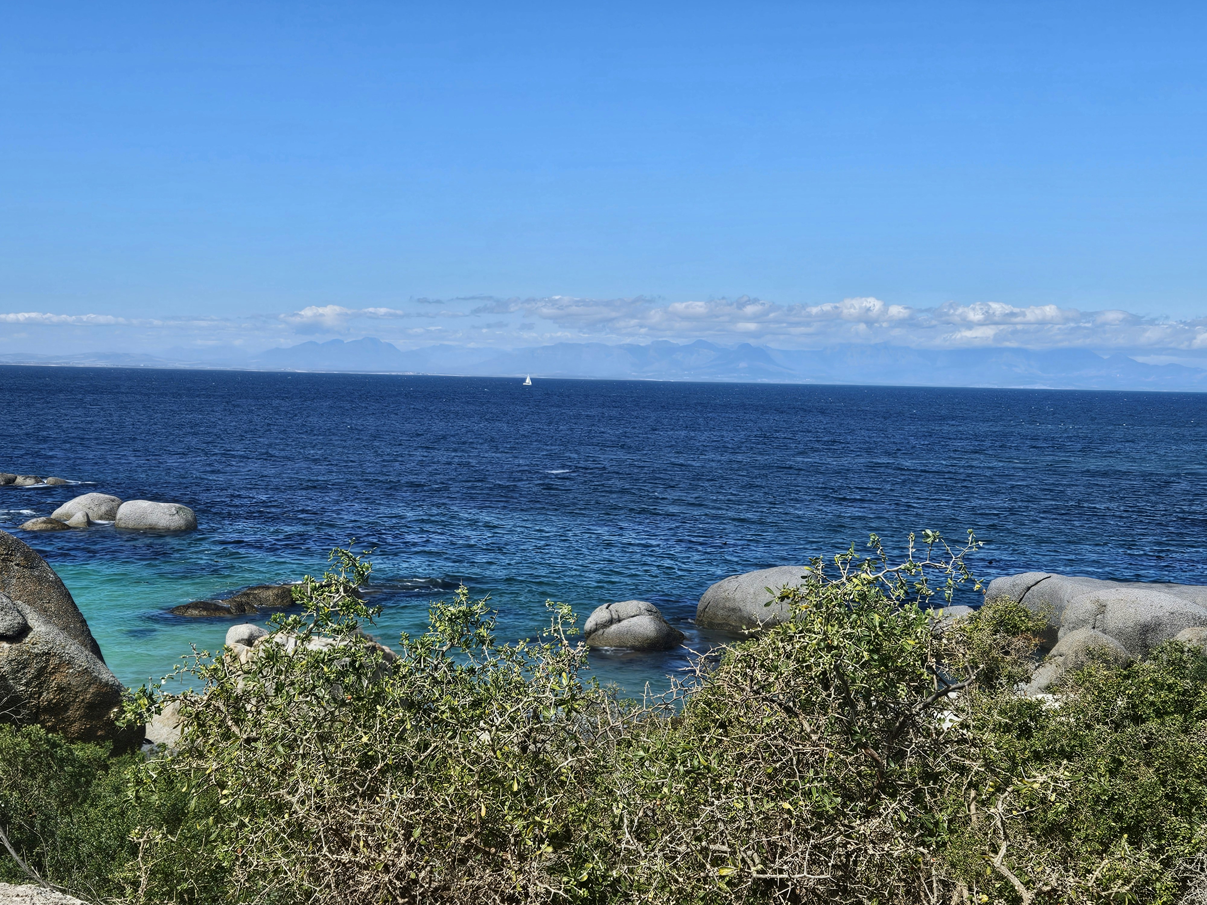 Granite Foreground, Azure Expanse: A Quiet Seascape Among Coastal Boulders