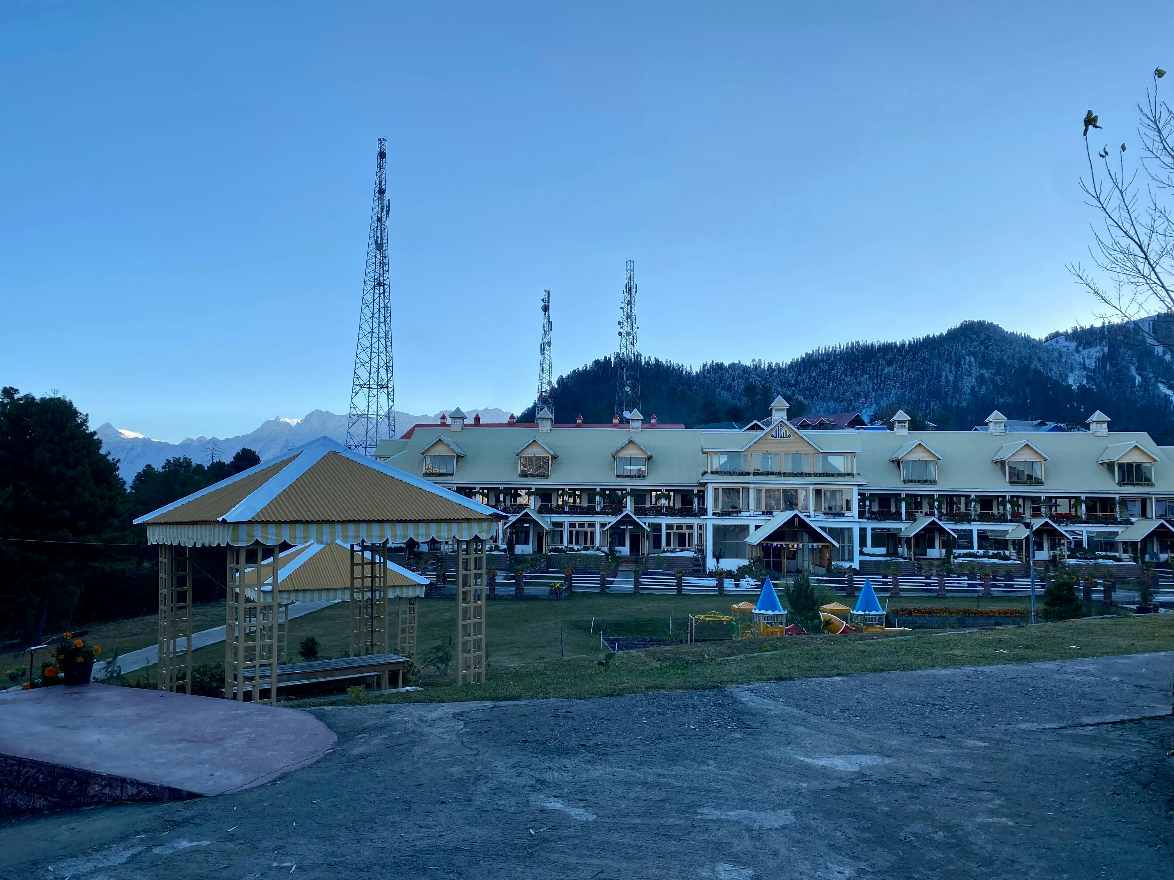 Mountain Retreat Amidst the Peaks