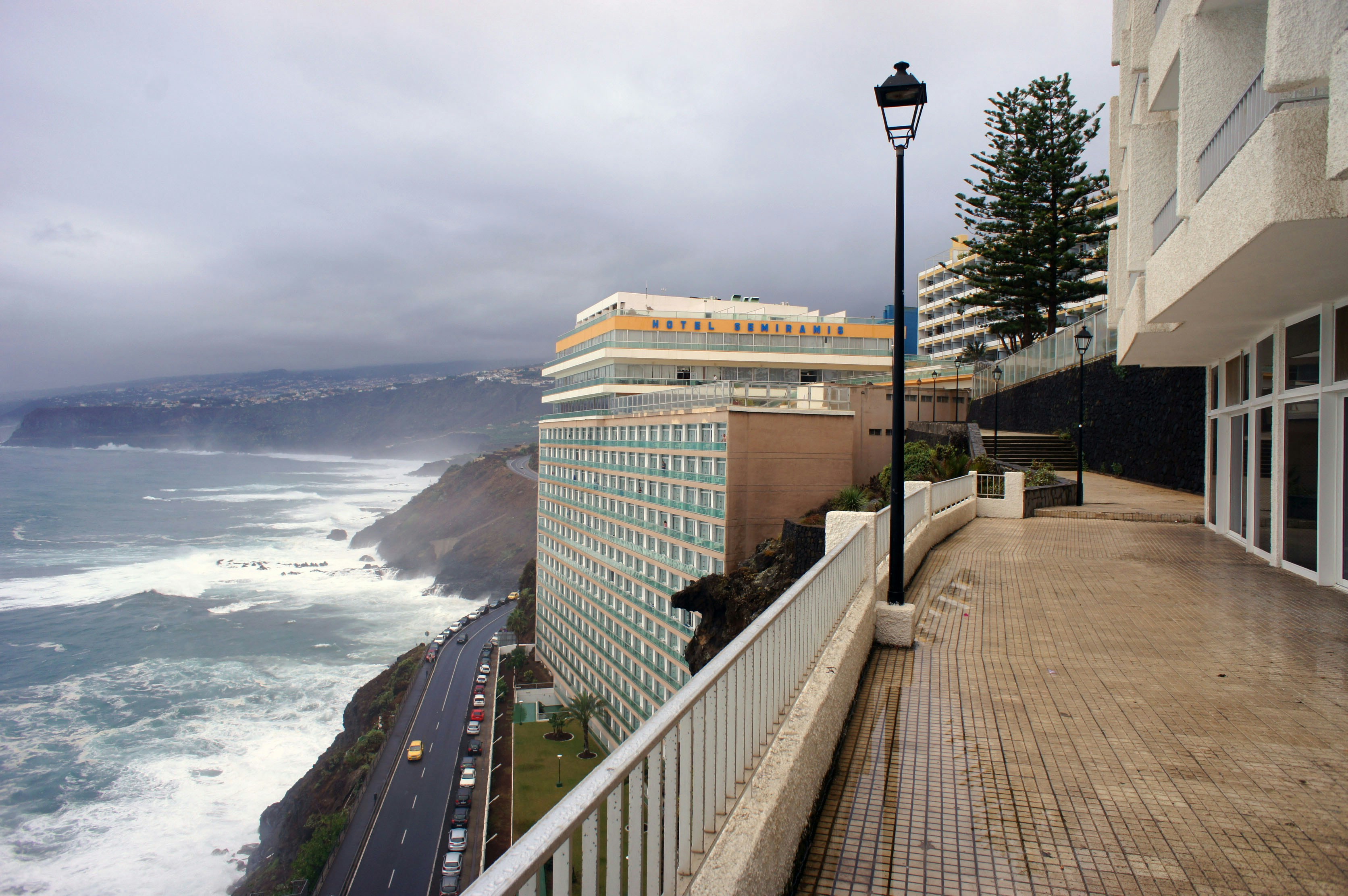 Coastal Serenity: A Glimpse of Urban Life by the Sea