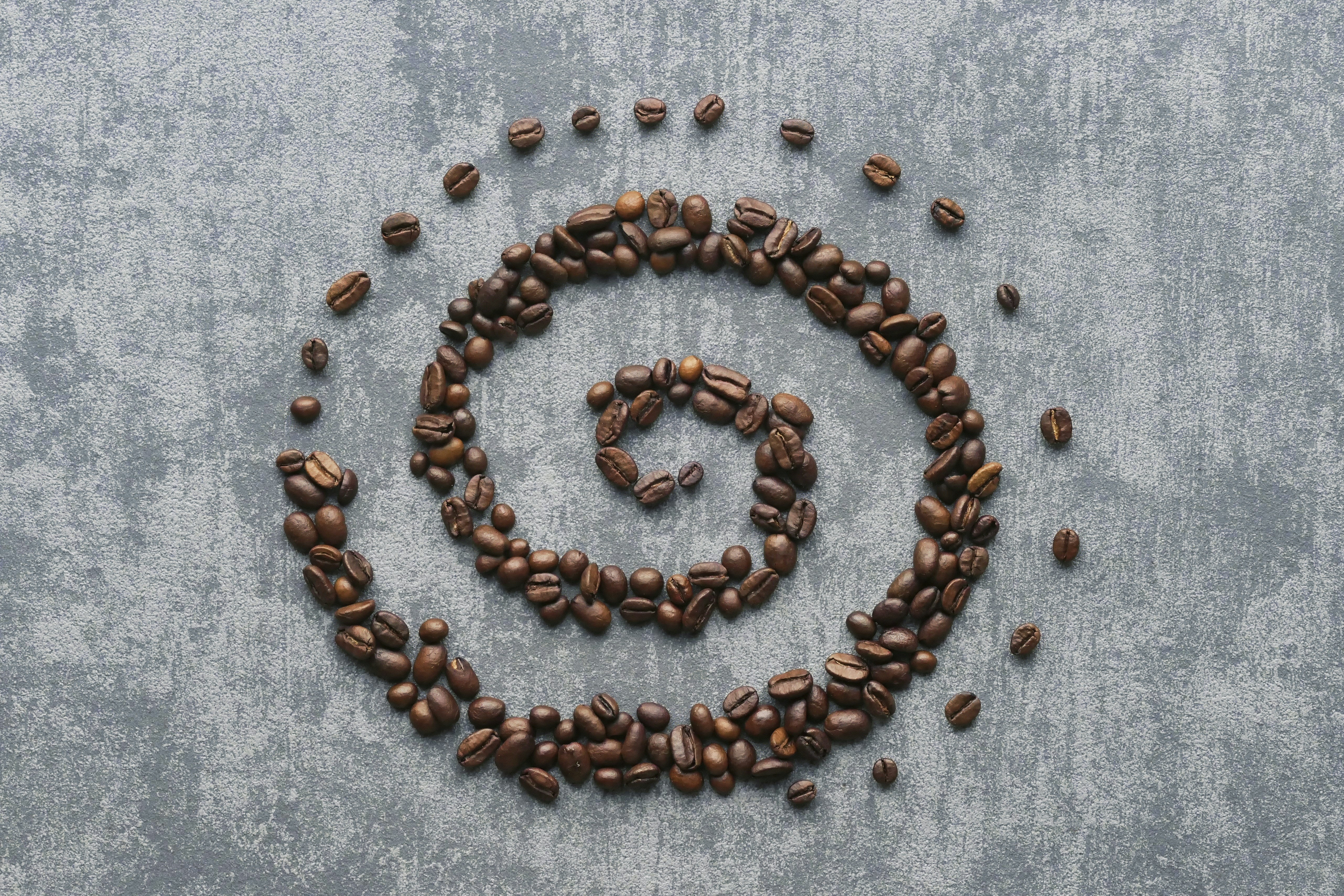 A spiral made out of coffee beans photo – Free Frühstück Image on Unsplash