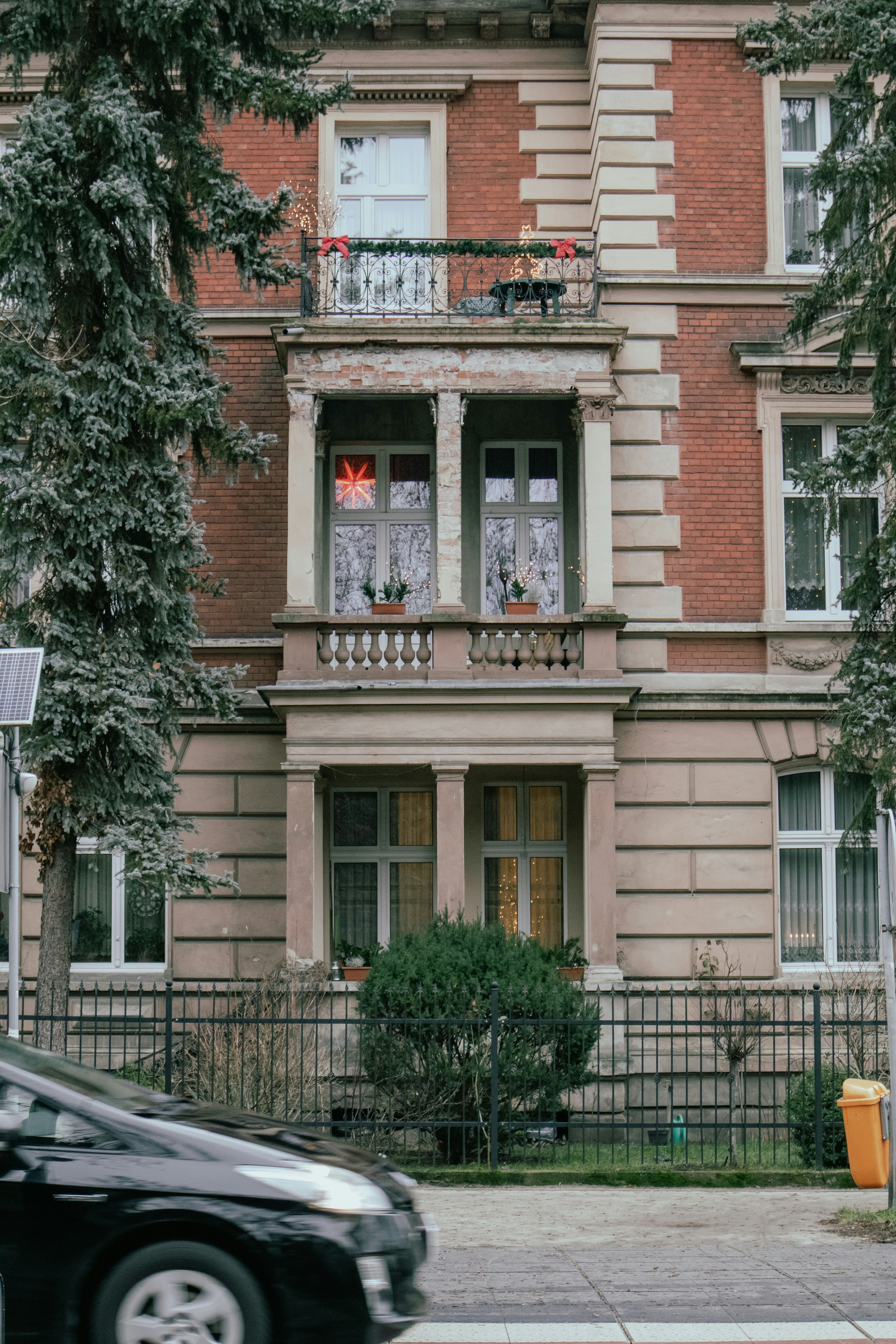 Red Star in a Brick-Row Balcony: Quiet Urban Symmetry