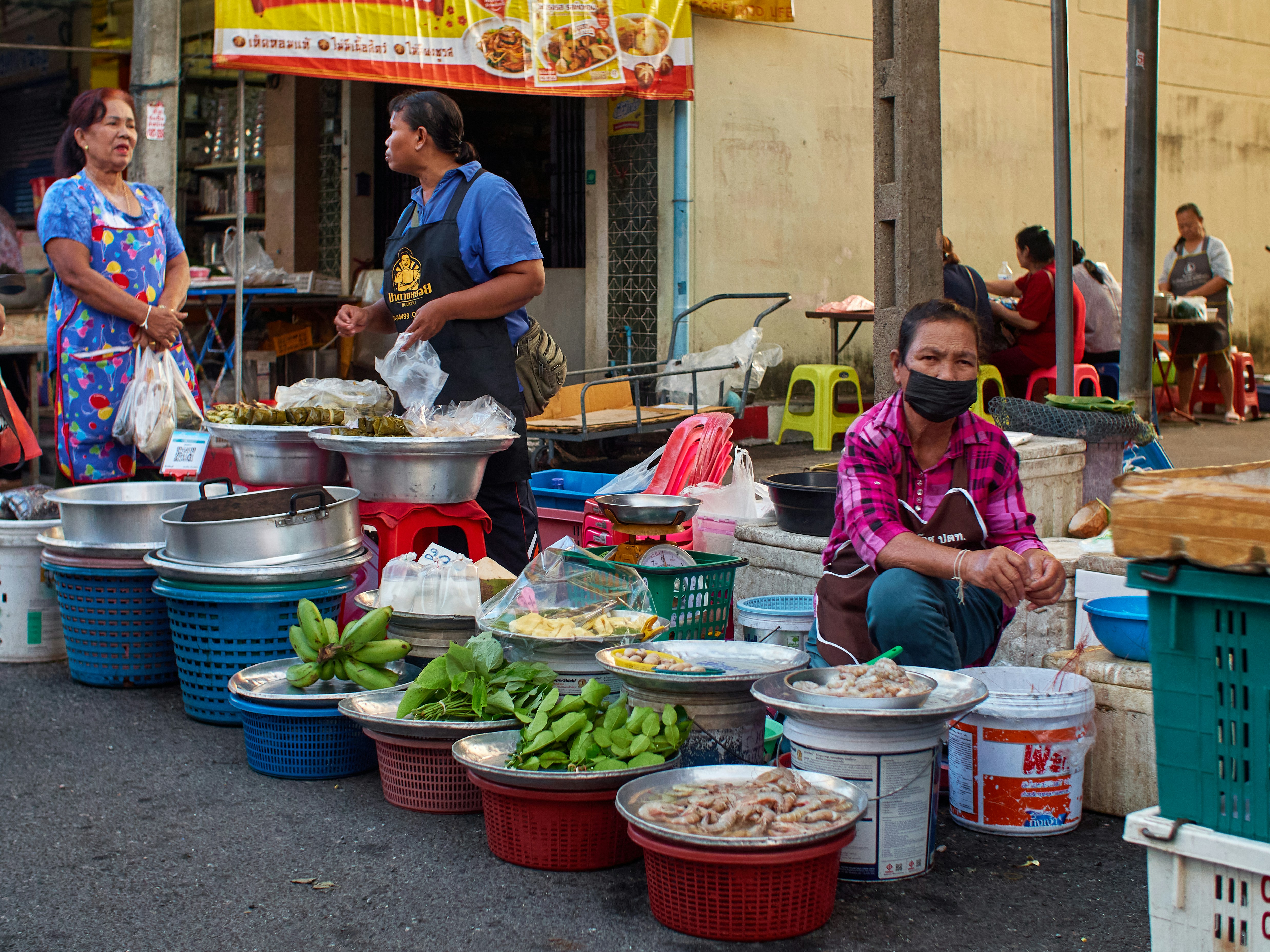 Pink-clad Presence Amid Steam: A Lively Street Market Portrait