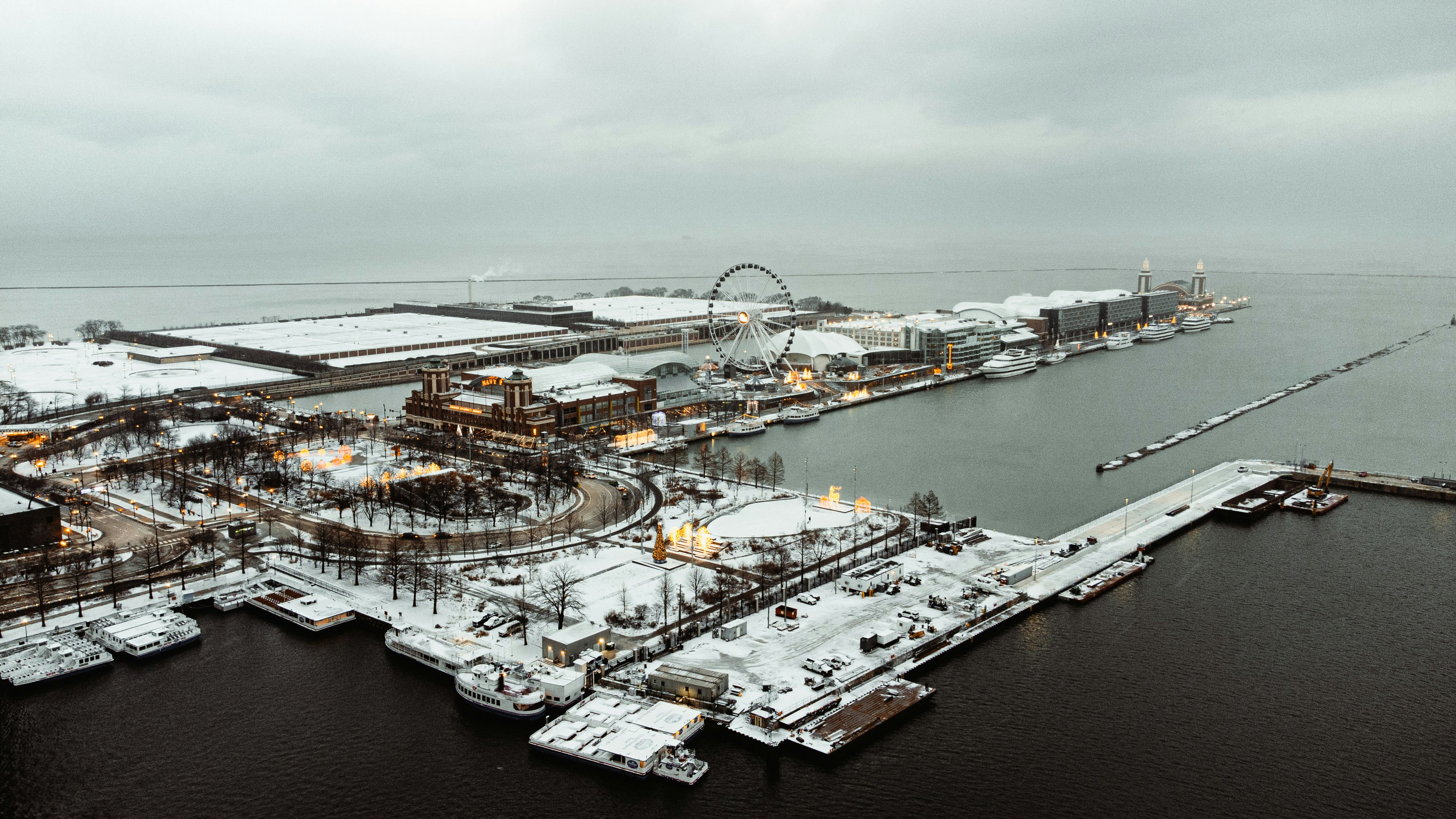 An aerial view of a harbor in winter photo – Free Harbor Image on Unsplash