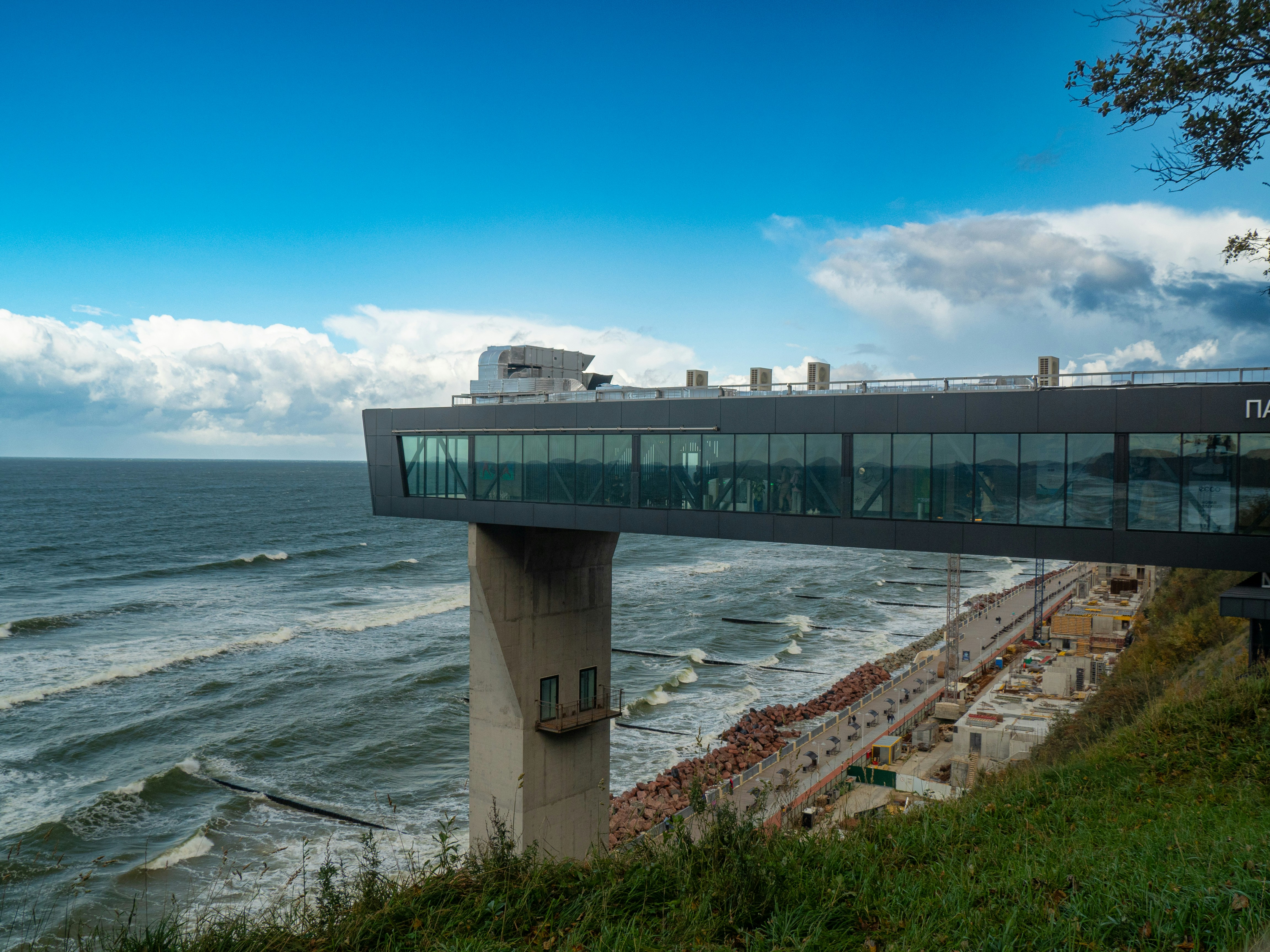 Glass Ribbon Over the Sea: A Cliffside Observation Bridge Reaching the Horizon