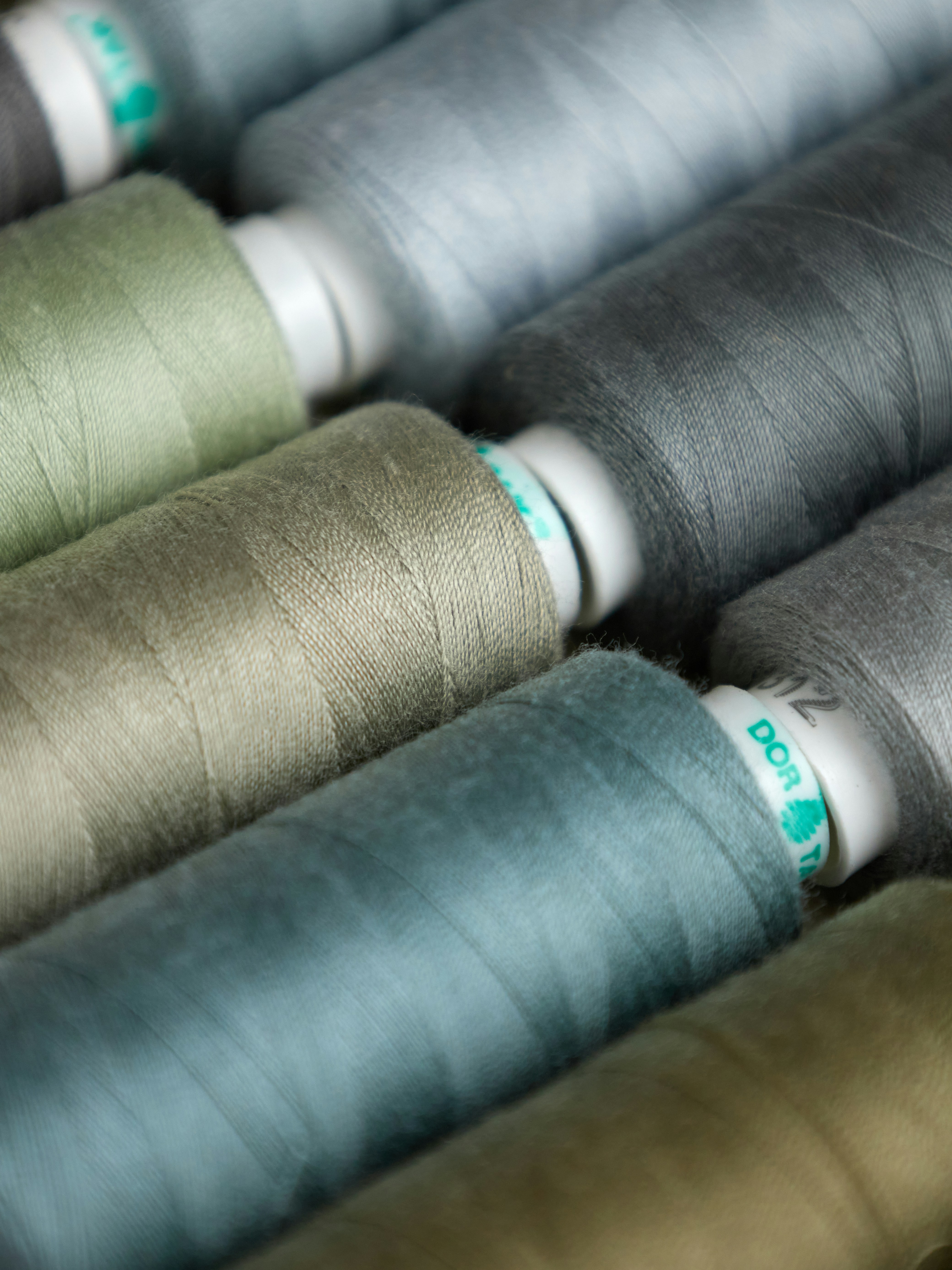 A group of spools of thread sitting on top of each other photo – Free ...