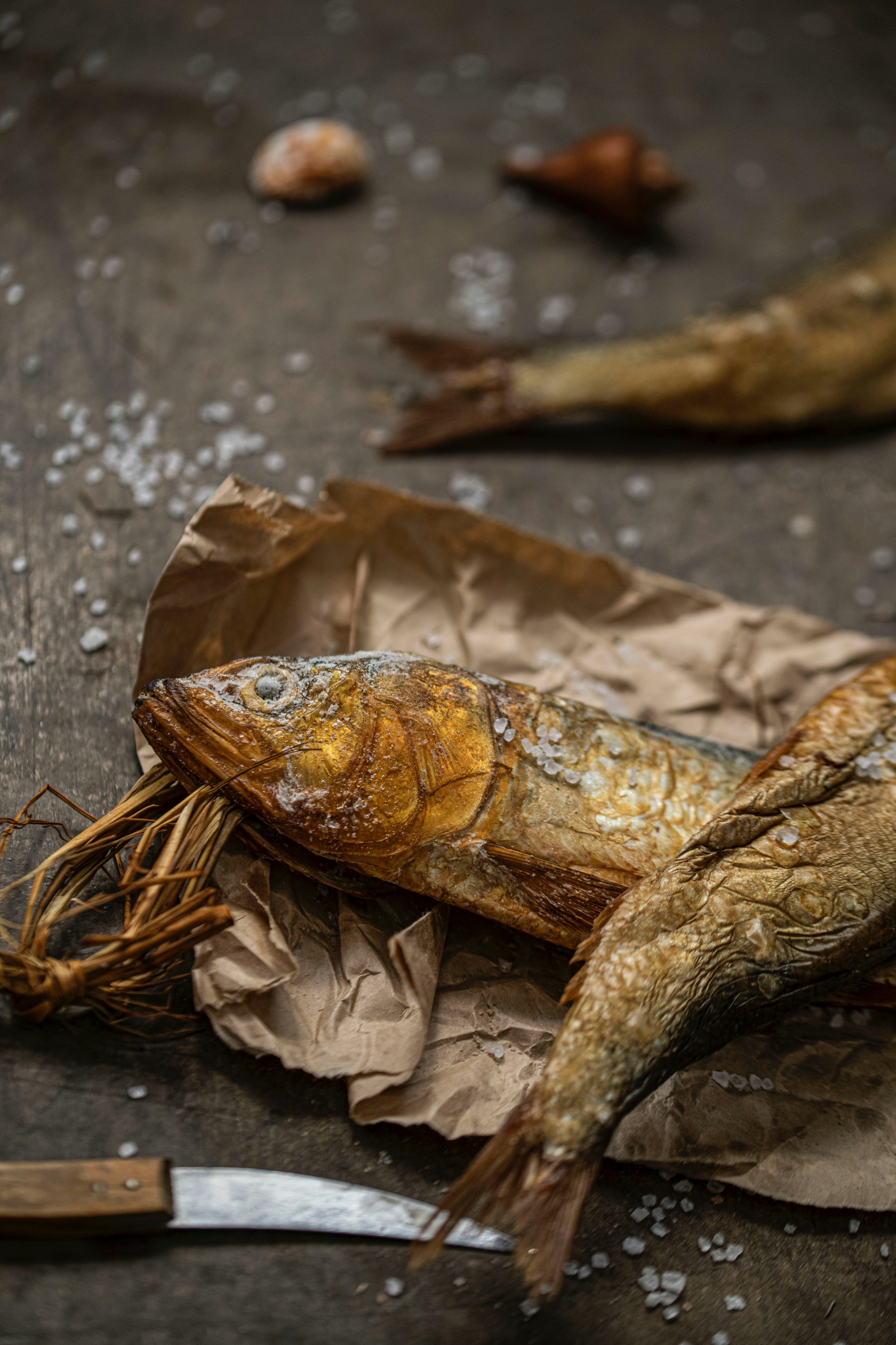 Crisped River Feast: A Sunlit Fillet of Frying Fish on Crumpled Paper