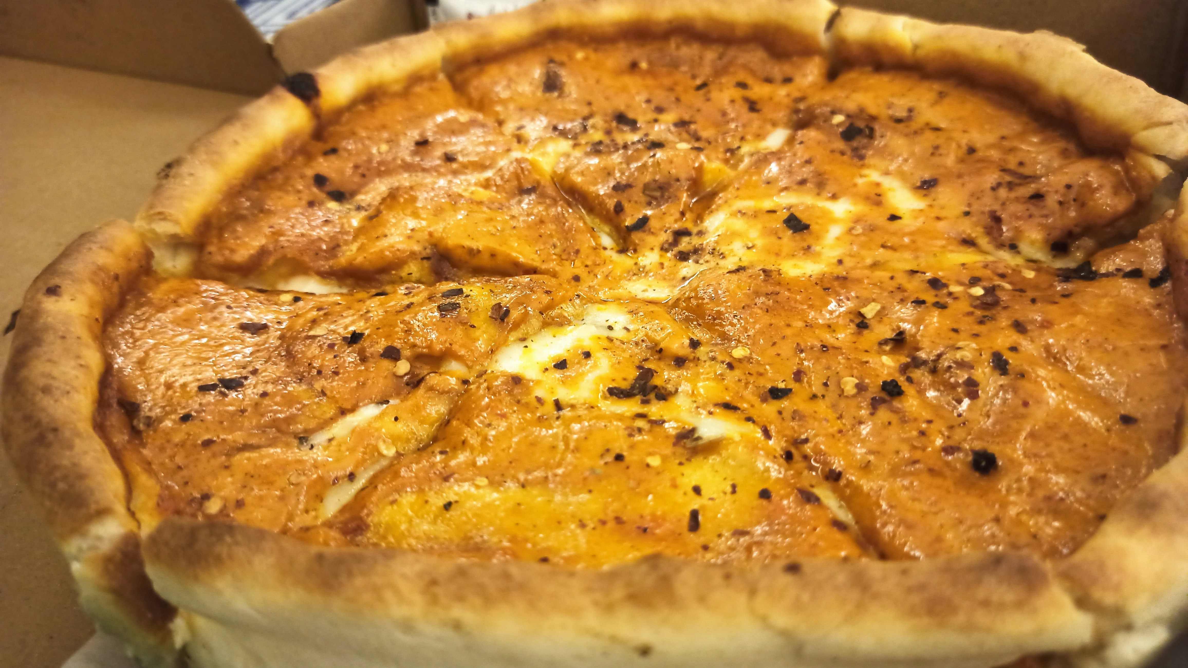 A close up of a pie in a box photo – Free Cake Image on Unsplash