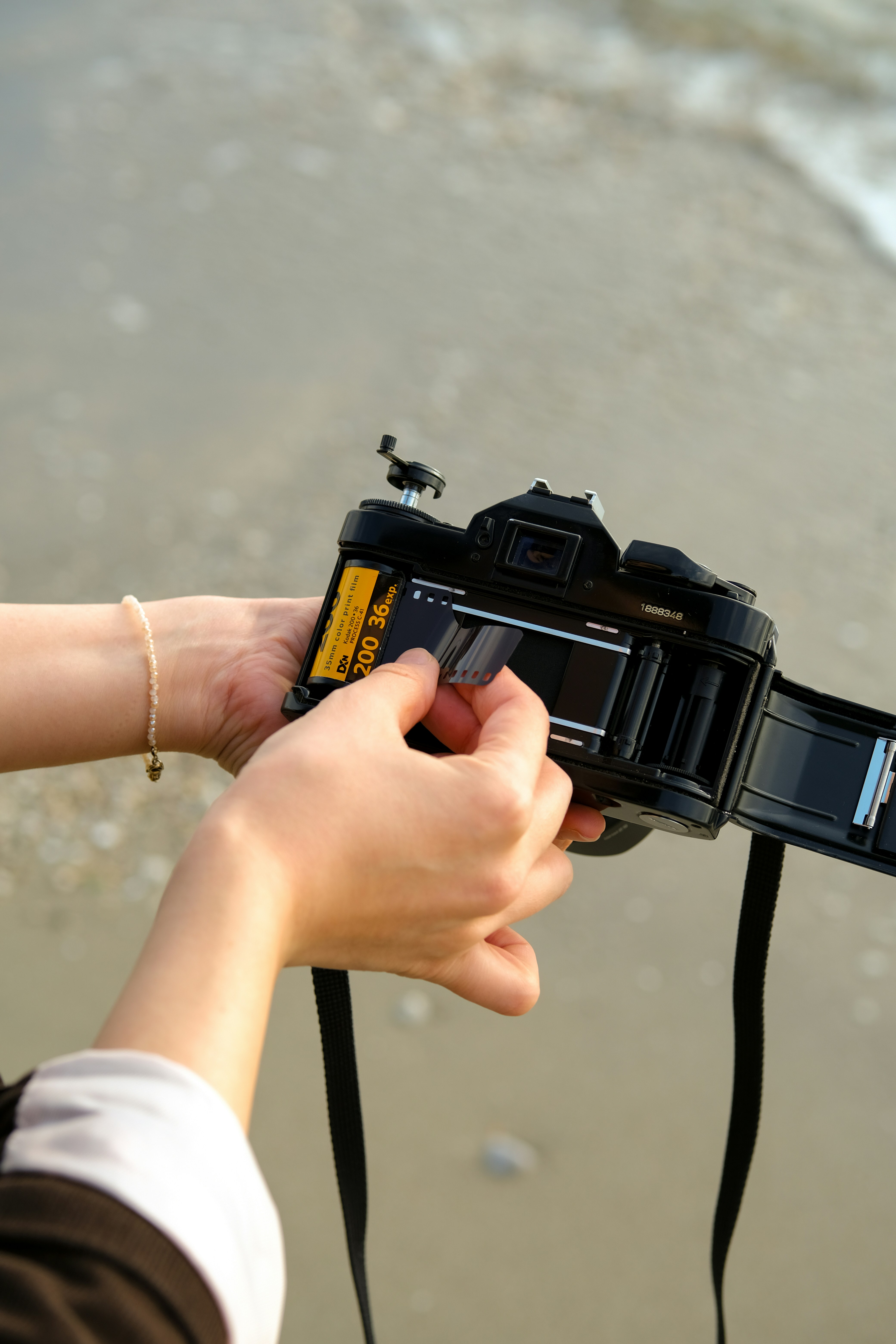 Close-Range Craft: Handheld 35mm Moment on the Shore