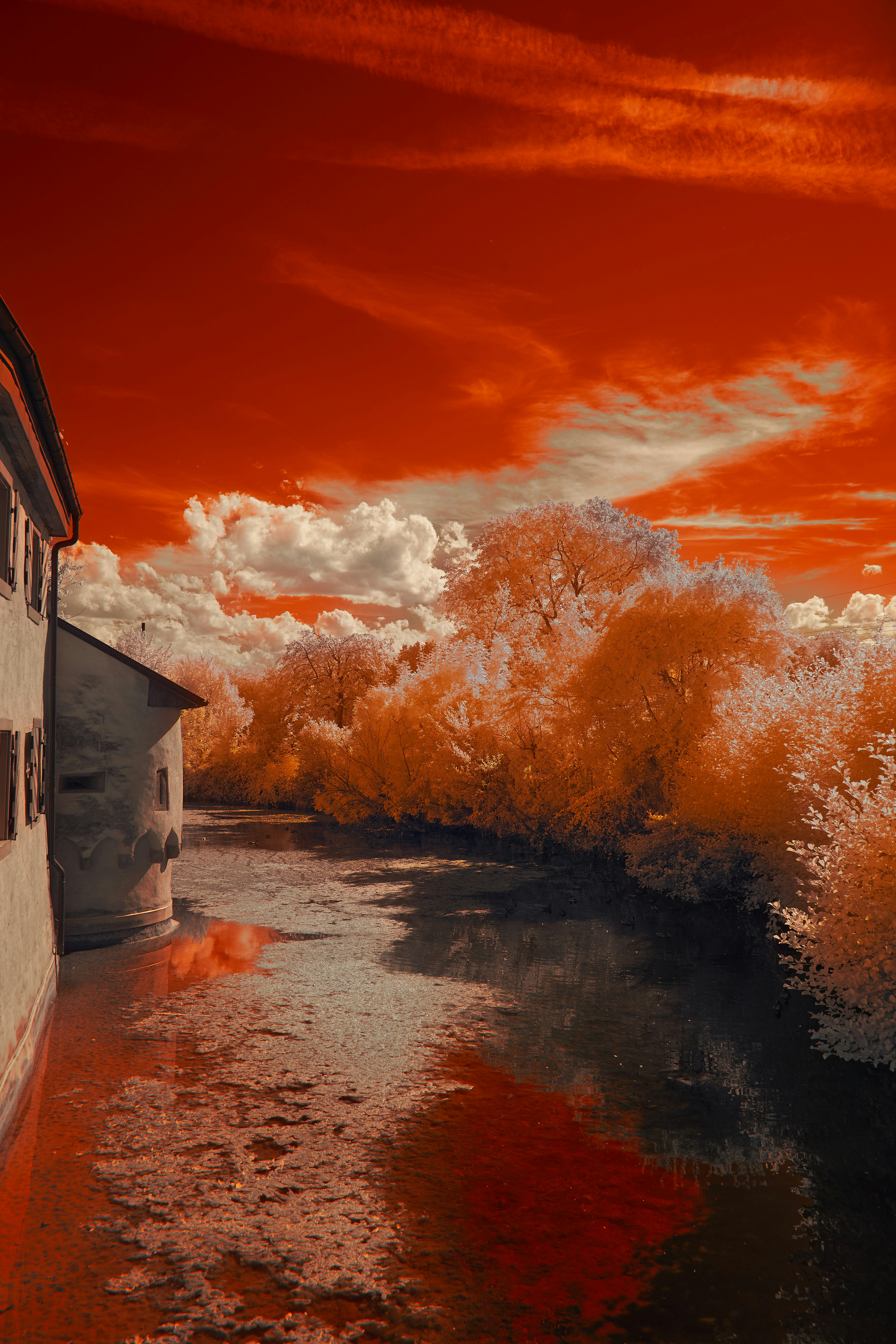 A red and white photo of a river photo – Free Outdoors Image on Unsplash