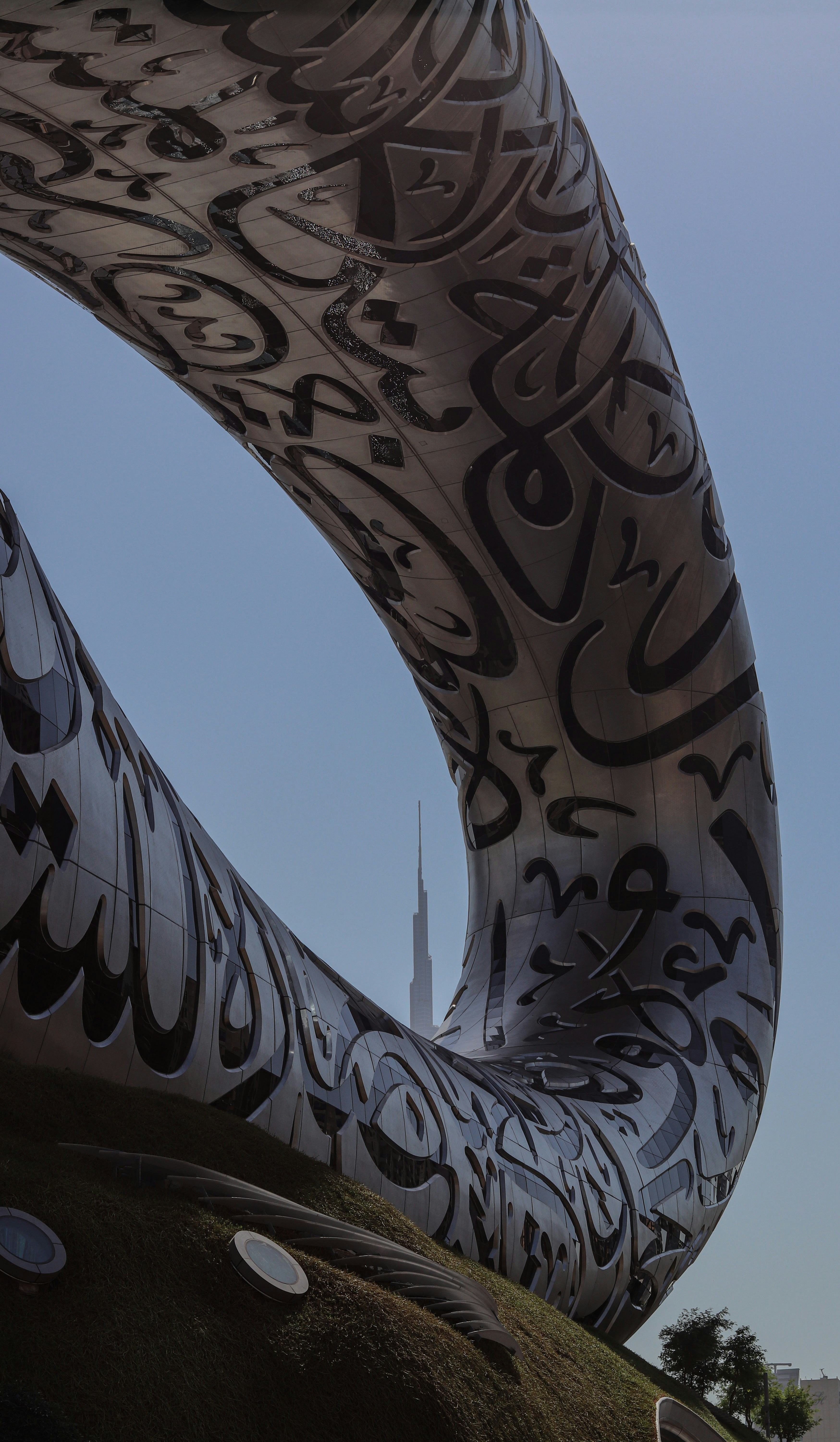 Arched Script: A Metallic Ribbon Framing Dubai's Skyline