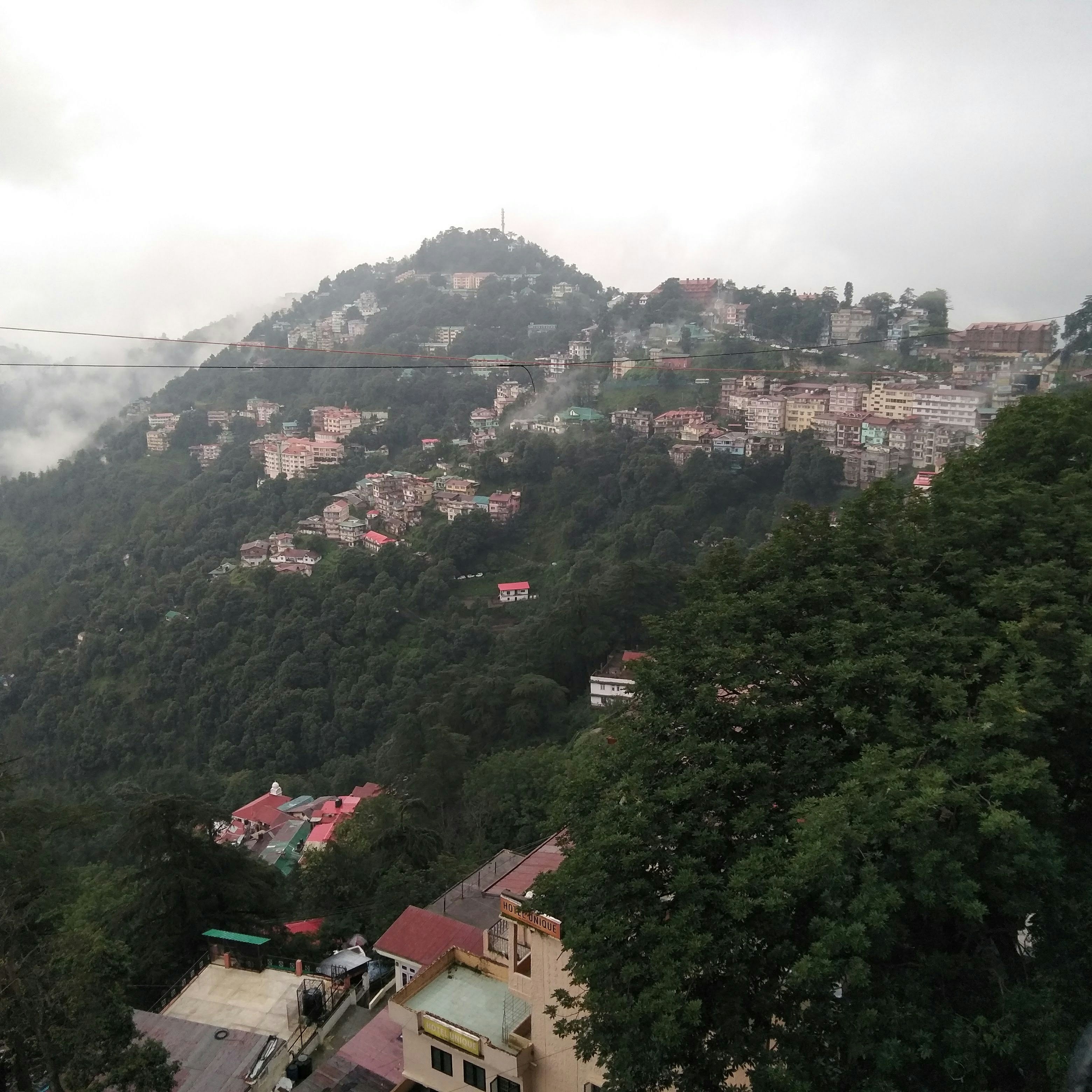 A view of a town on a hill photo – Free Shimla Image on Unsplash