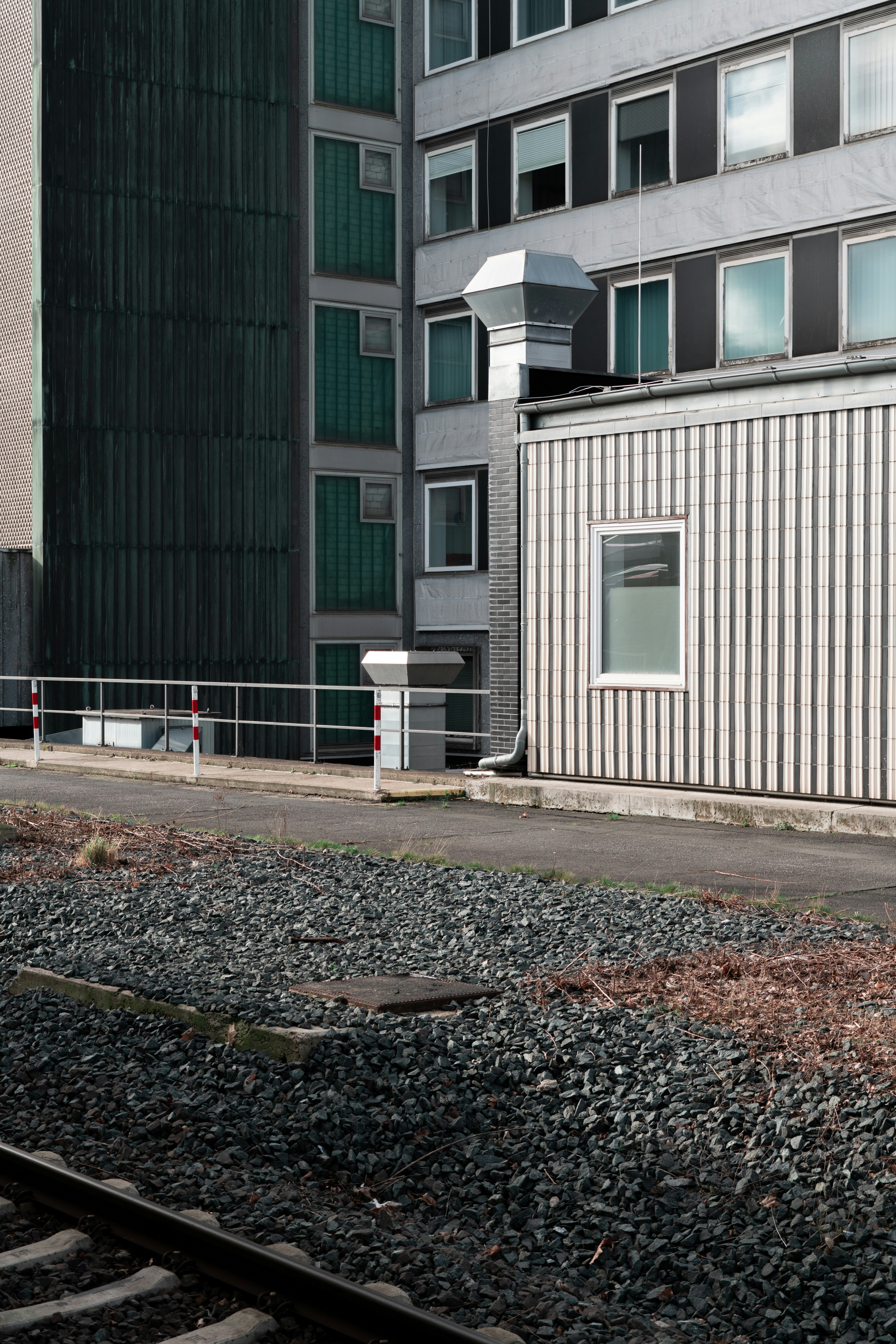 Concrete Grid by the Rails: A Quiet Urban Geometry