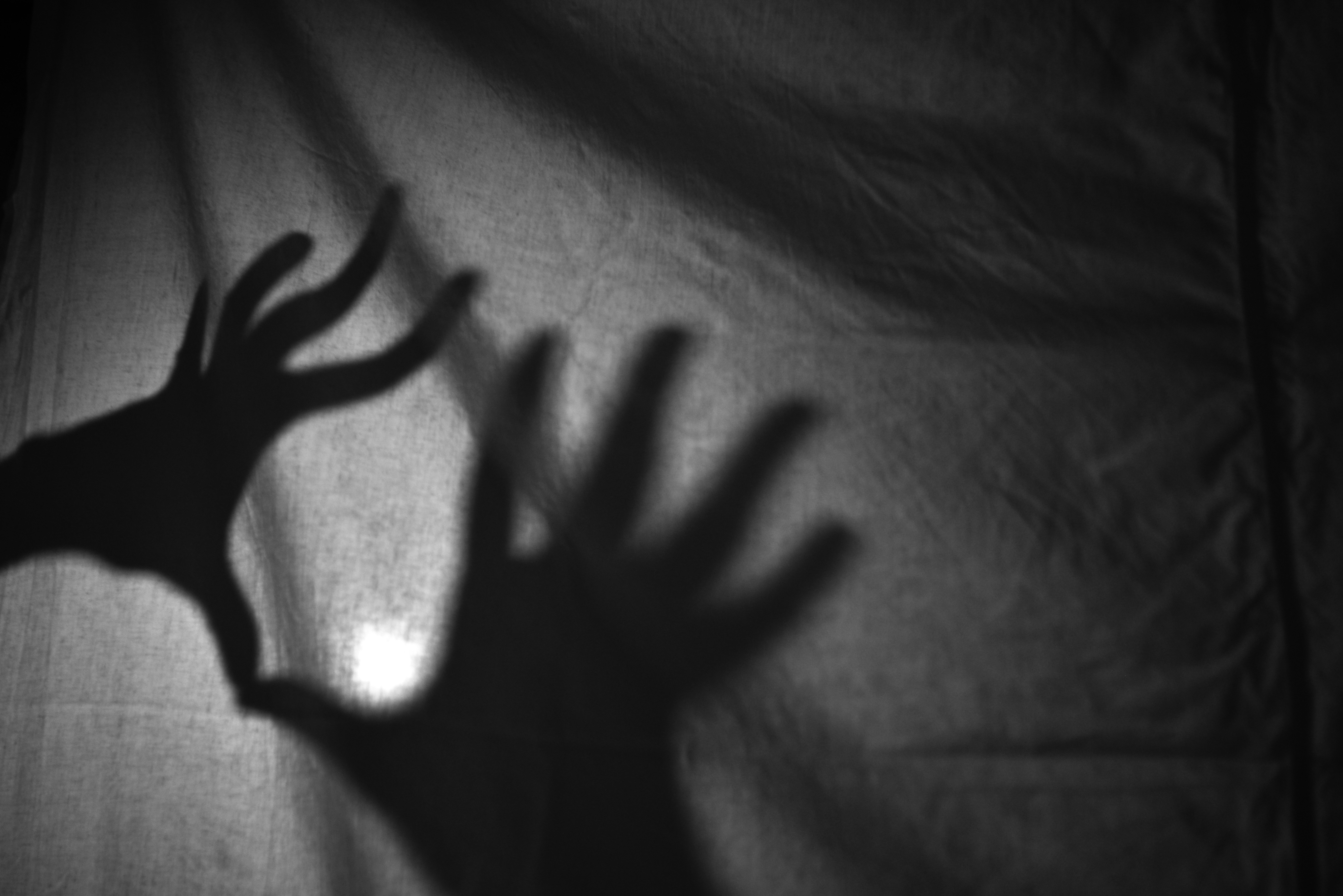 A shadow of a person's hand on a sheet photo – Free Kyiv Image on Unsplash