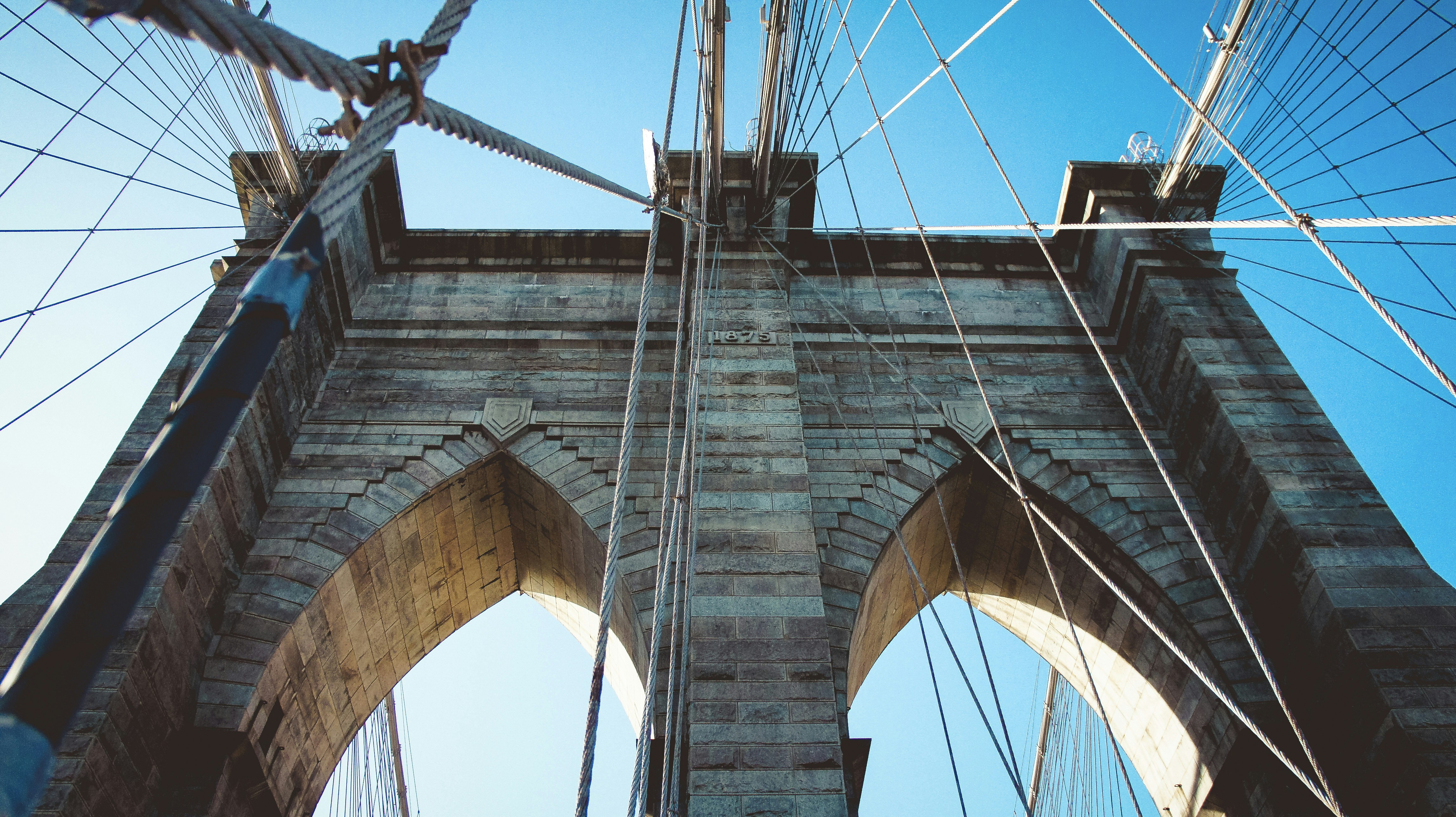 A view of the top of a tall bridge photo – Free New york Image on Unsplash