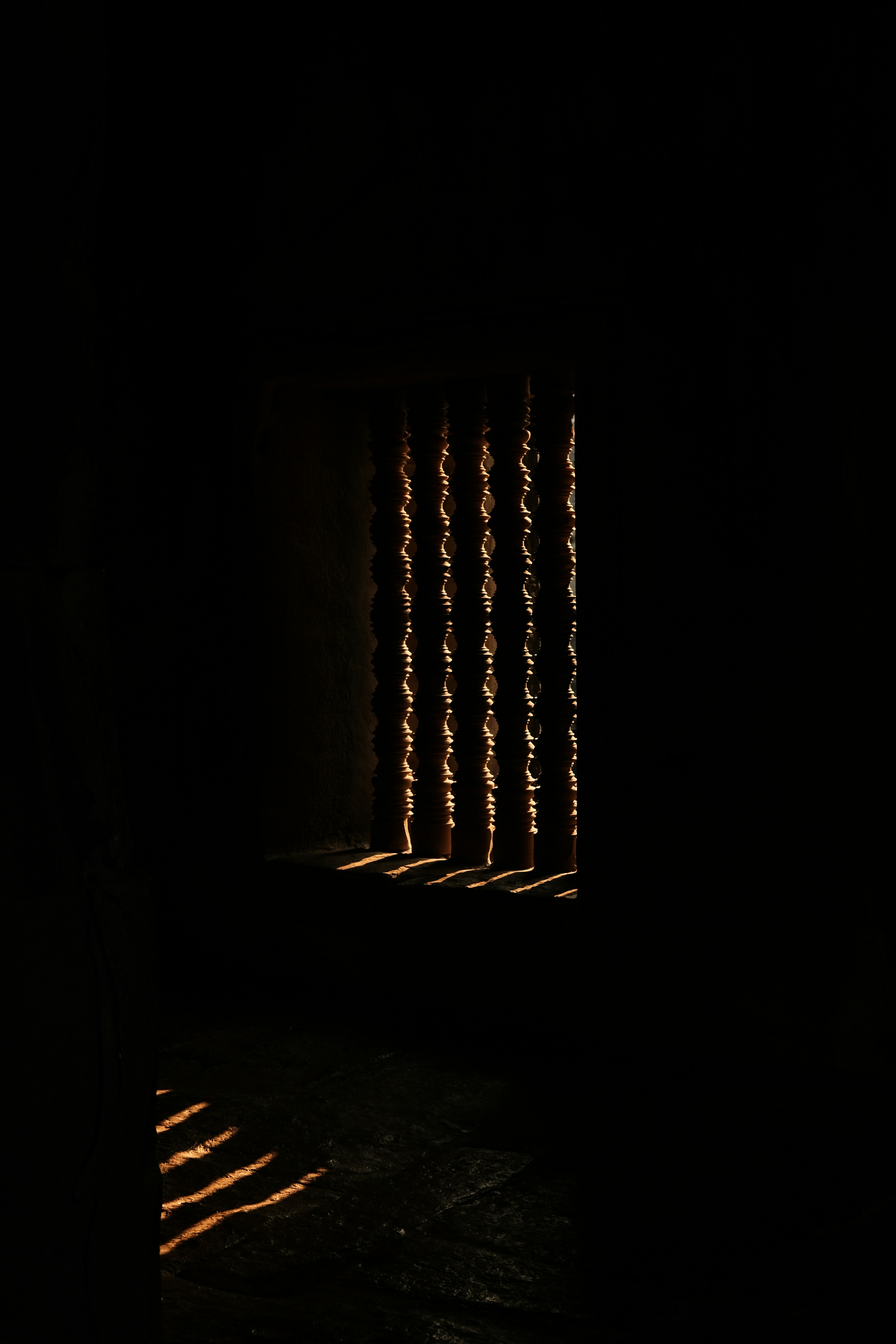 A dark room with a light coming through the window photo – Free Angkor ...
