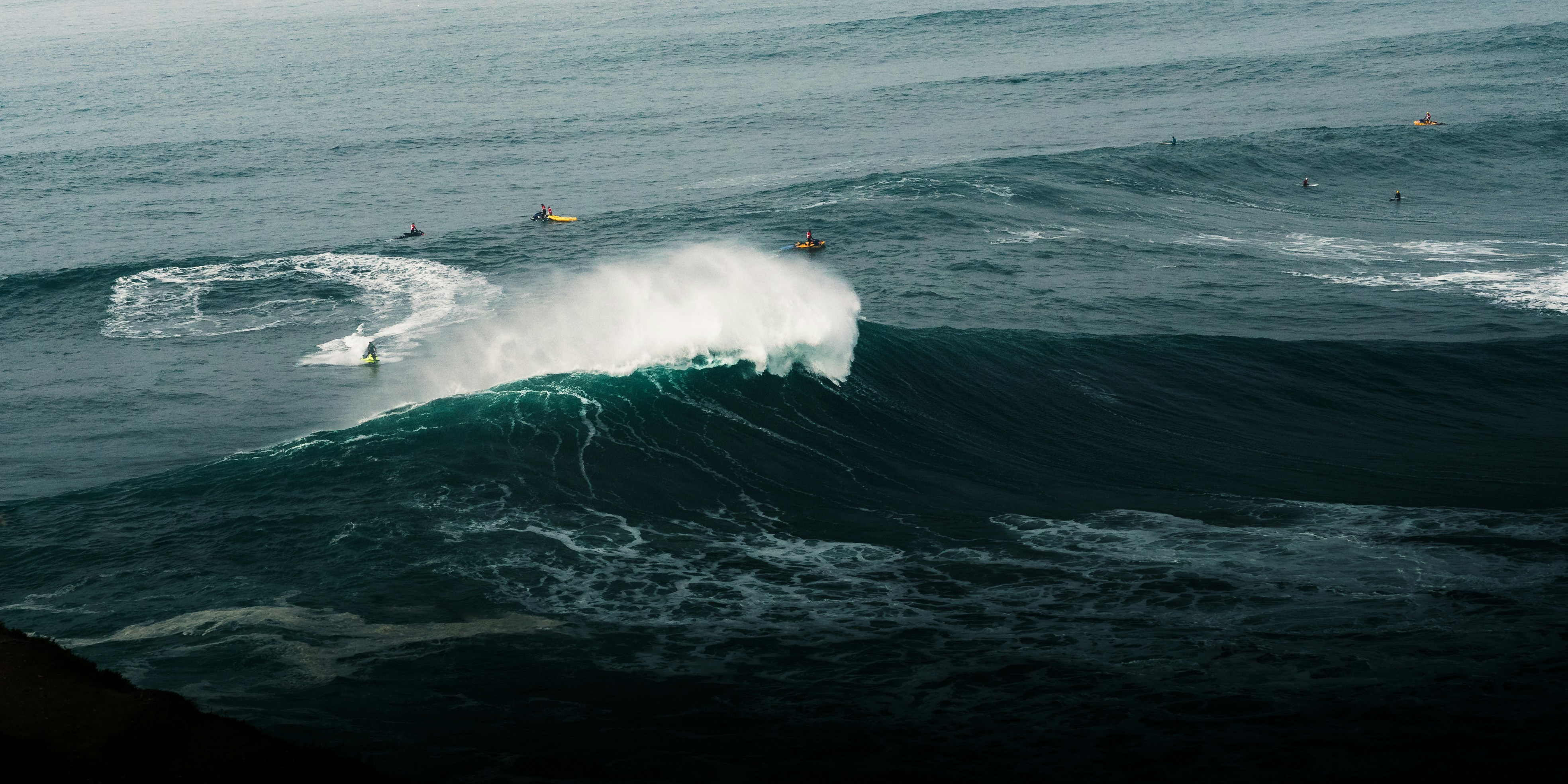 A person riding a wave on top of a surfboard photo – Free Nazaré Image ...