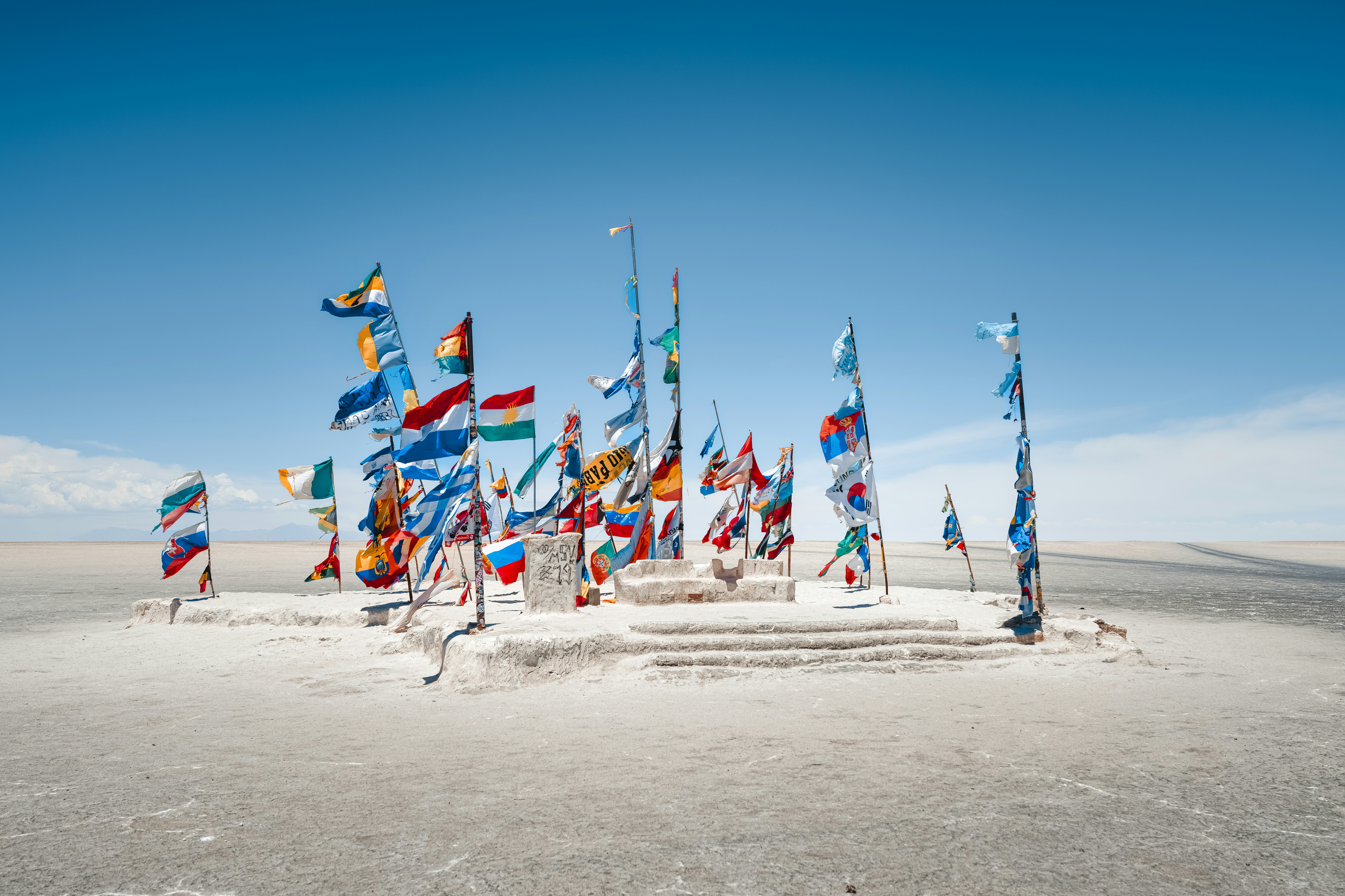 A bunch of flags that are in the sand photo – Free Uyuni Image on Unsplash