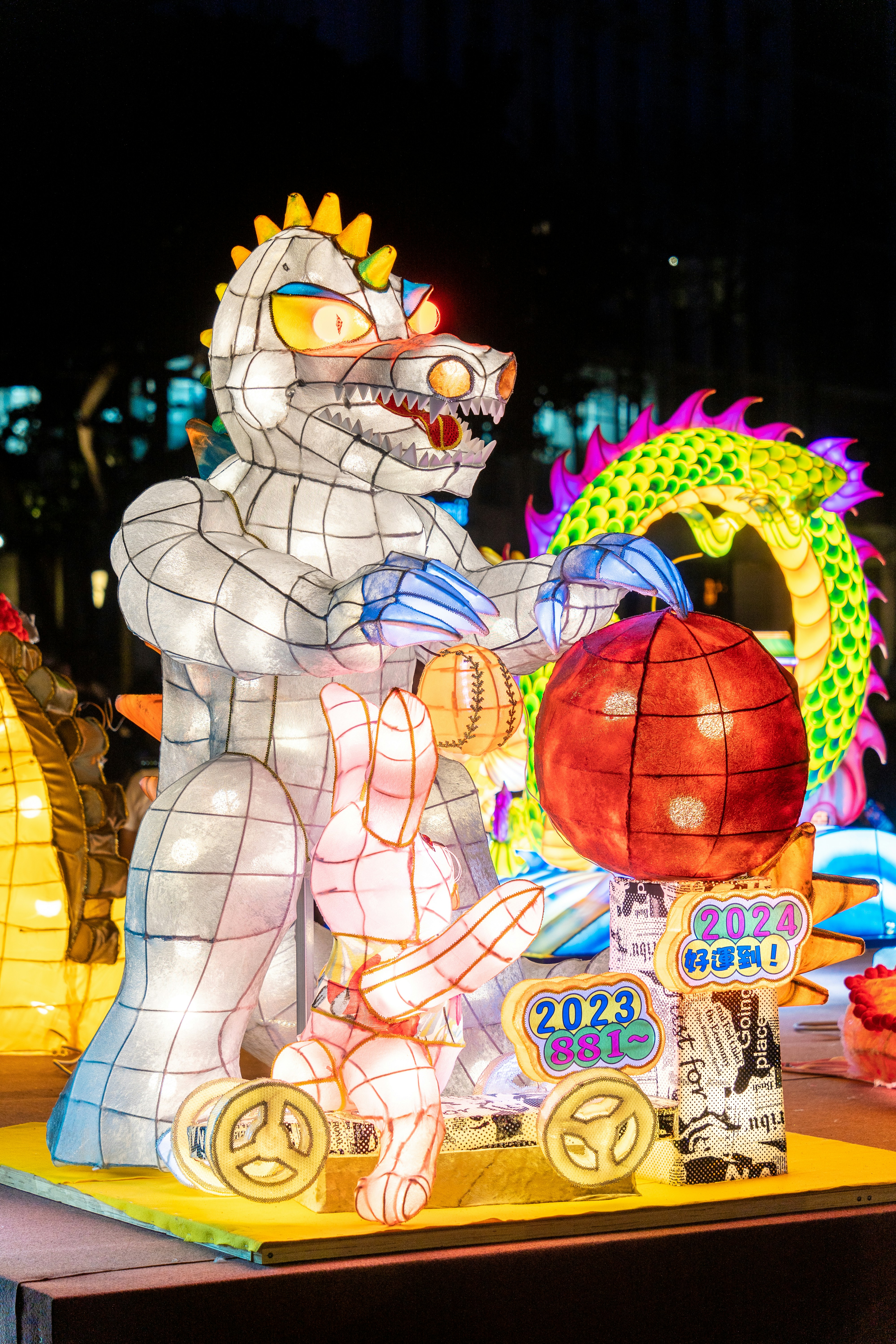 Moonlit Dragon Lanterns: A Night Parade of Neon Skins