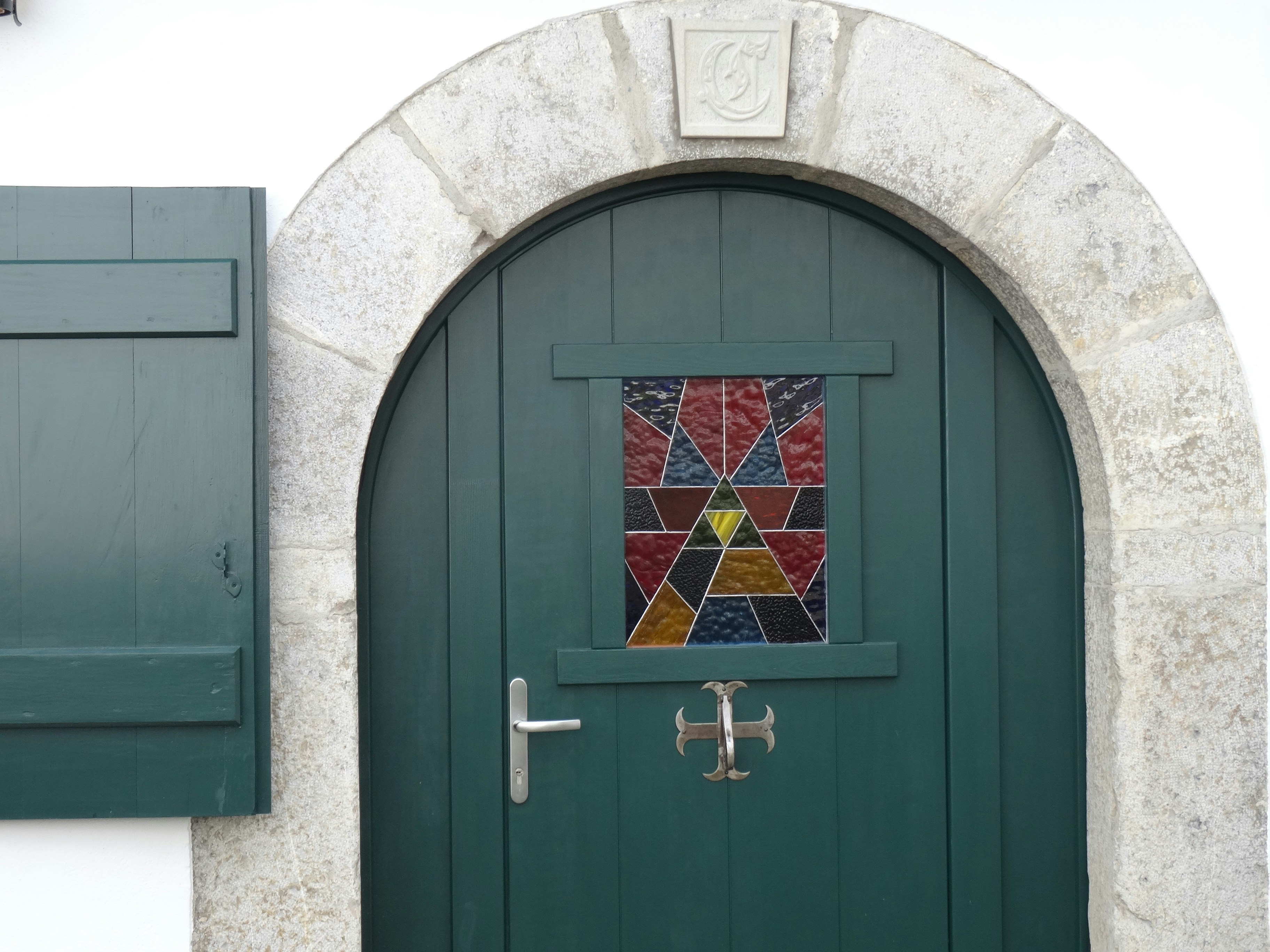 A green door with a stained glass window photo – Free Pays basque Image ...