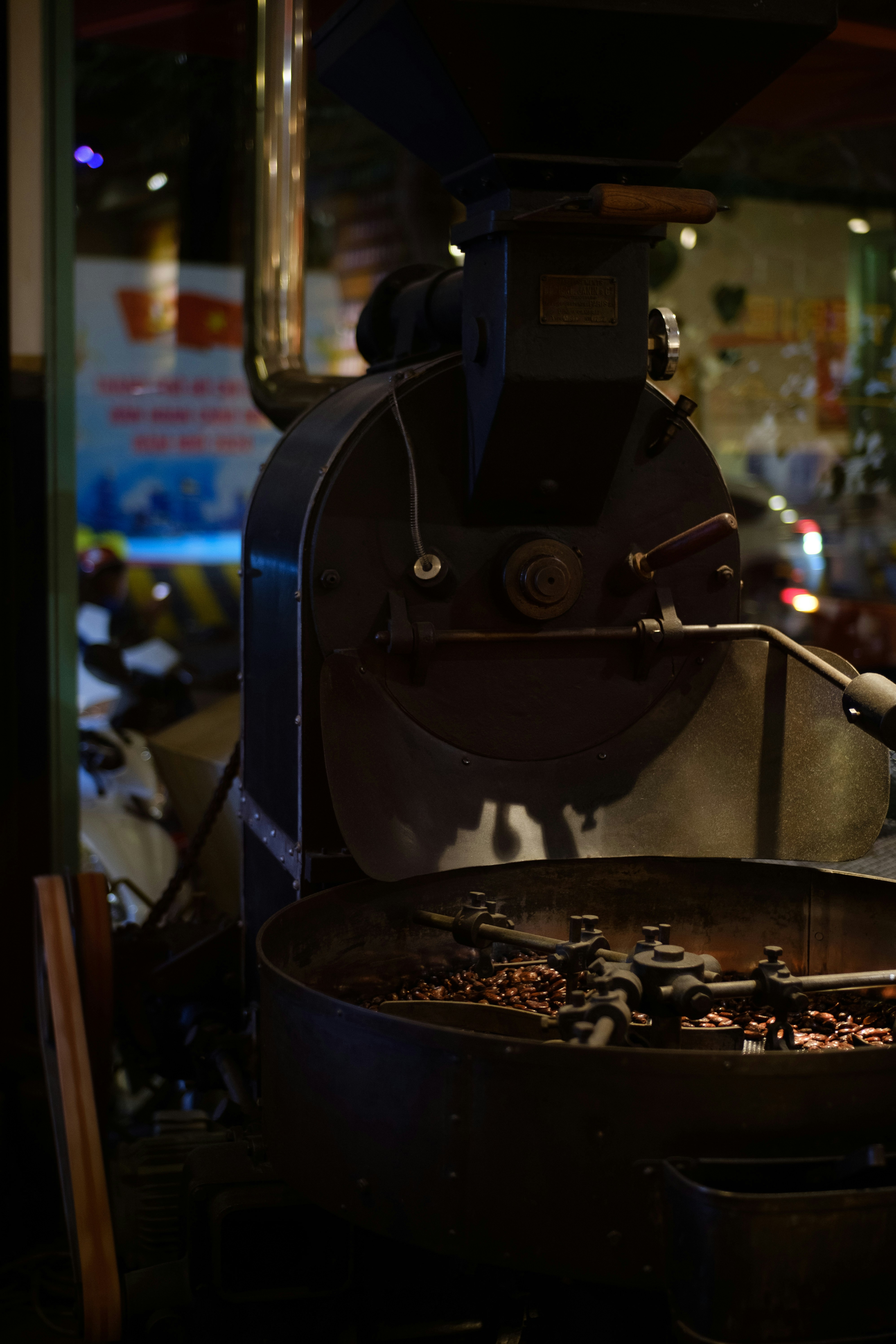 Neon Night Roast: The Quiet glow of a Streetfront Coffee Drum