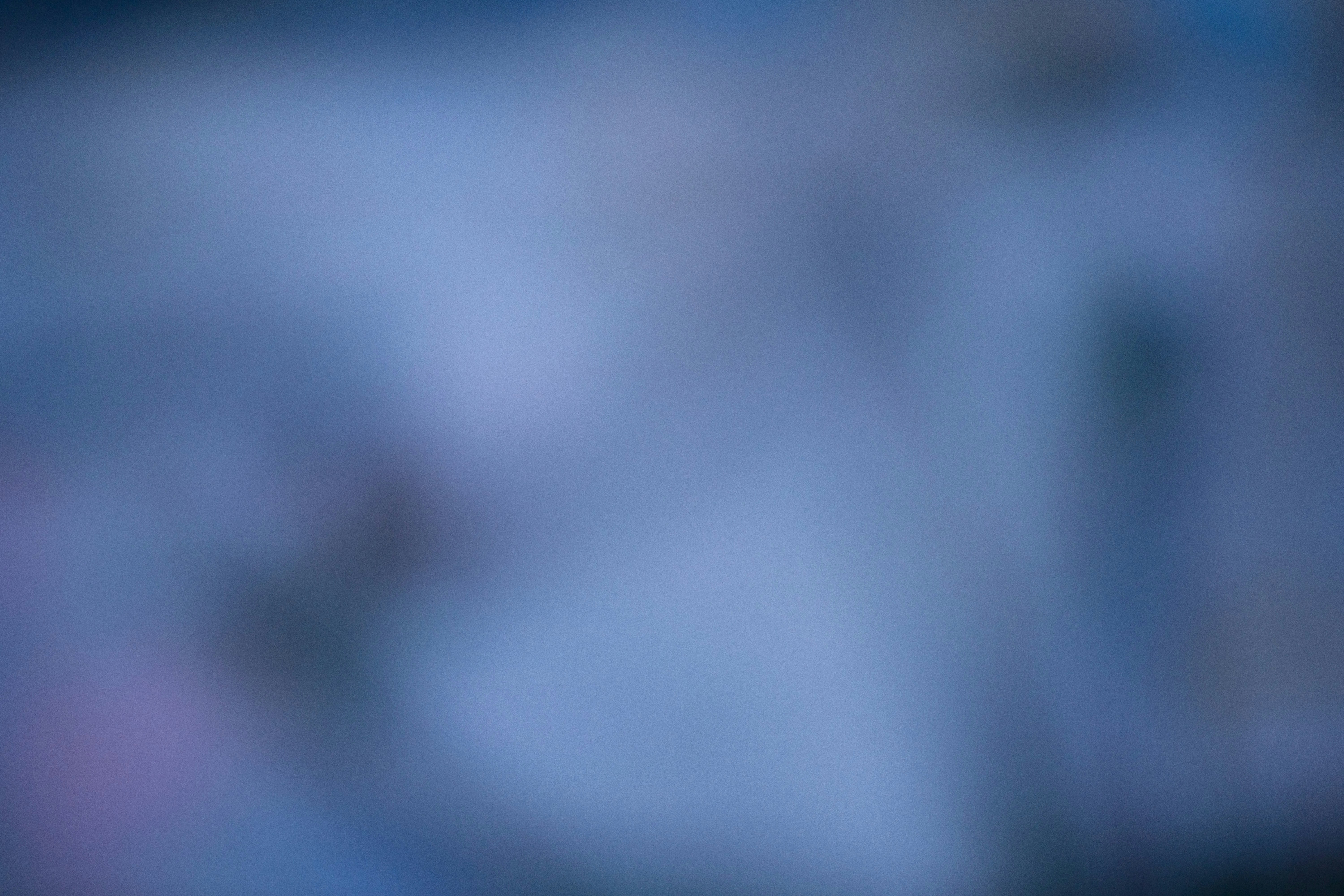 A blurry photo of a cell phone with a blurry background photo – Free ...