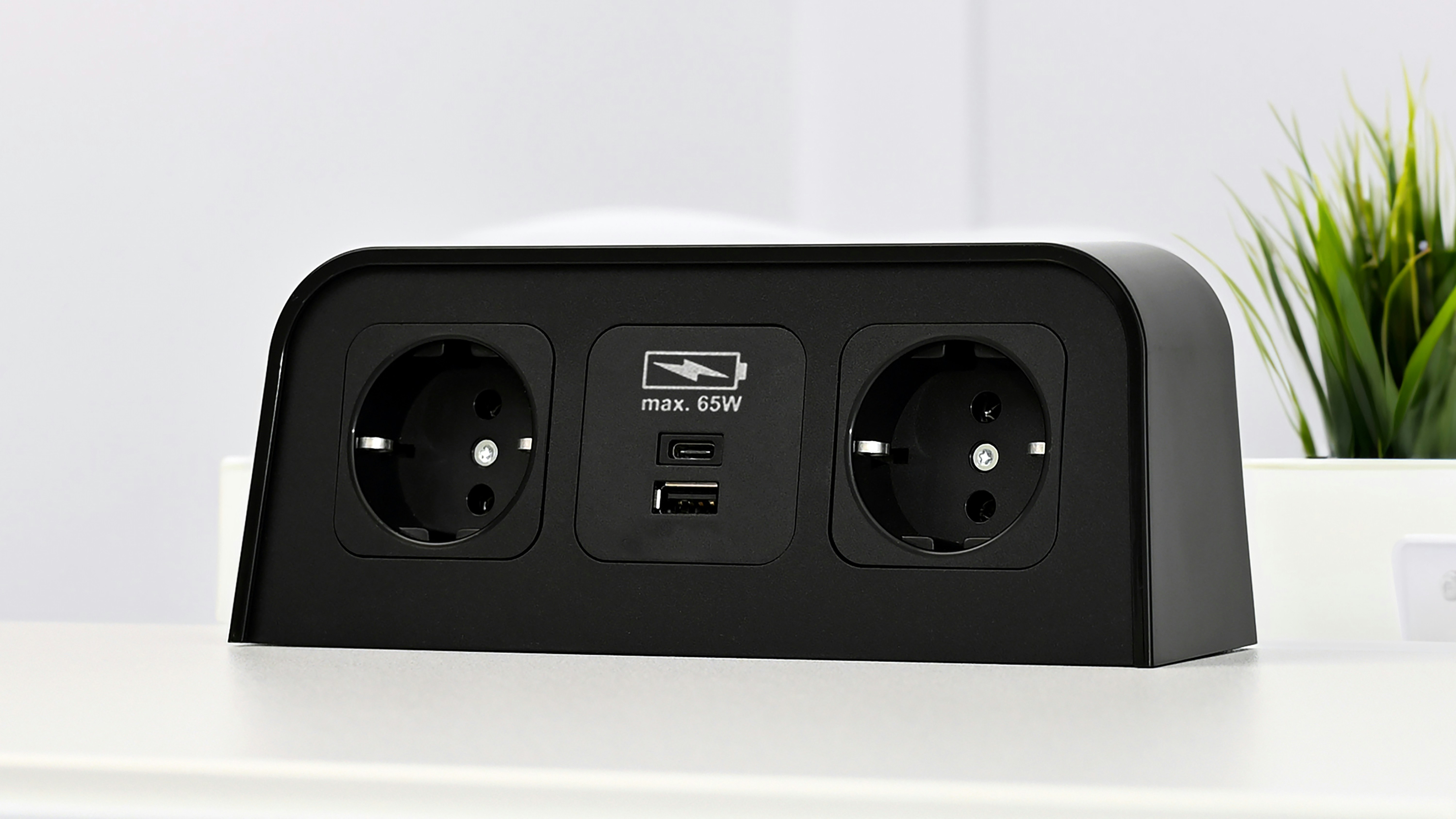 A couple of plugs that are sitting on a table photo – Free Desktop ...