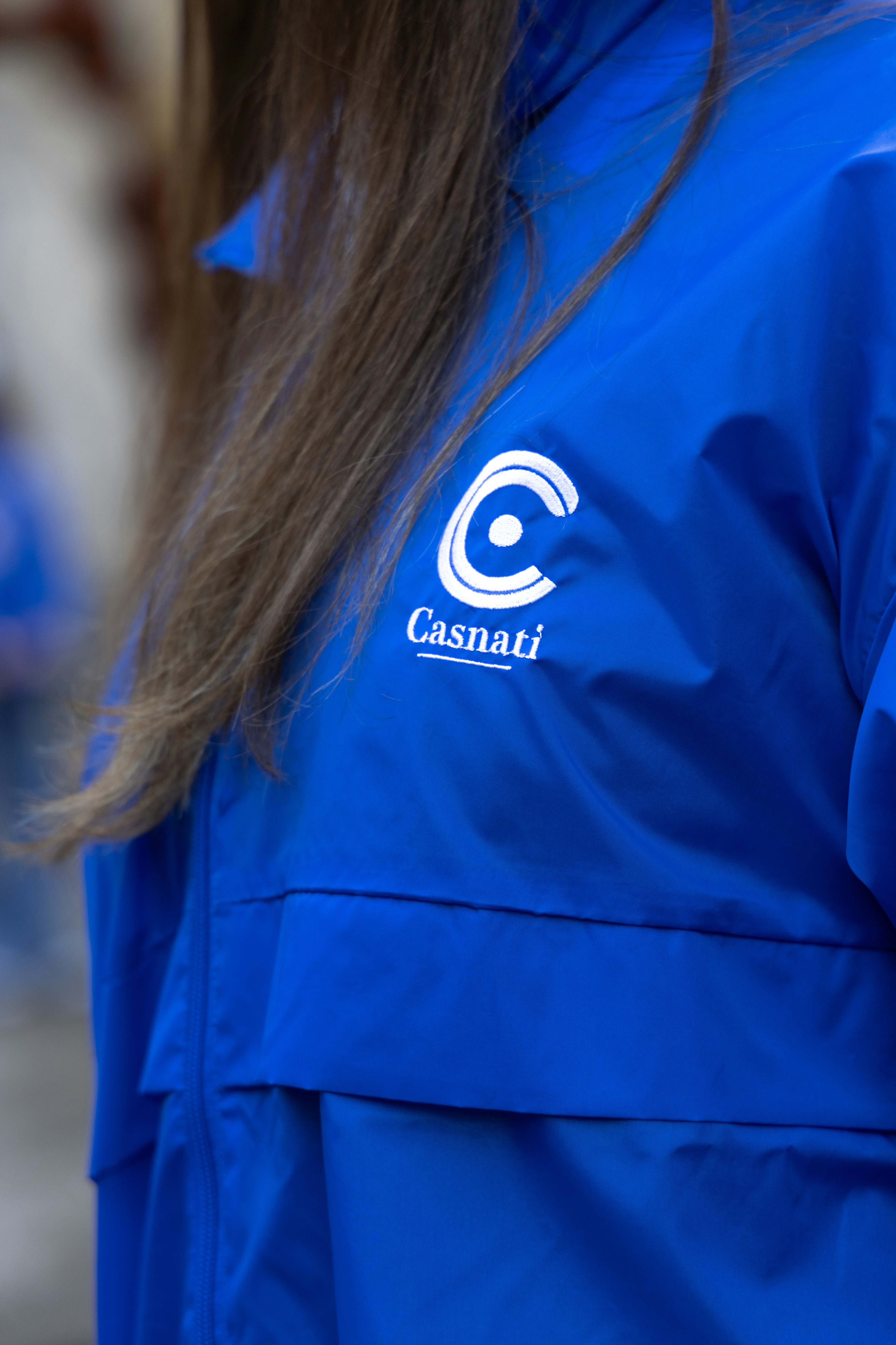 A close up of a person wearing a blue jacket photo – Free Como Image on ...