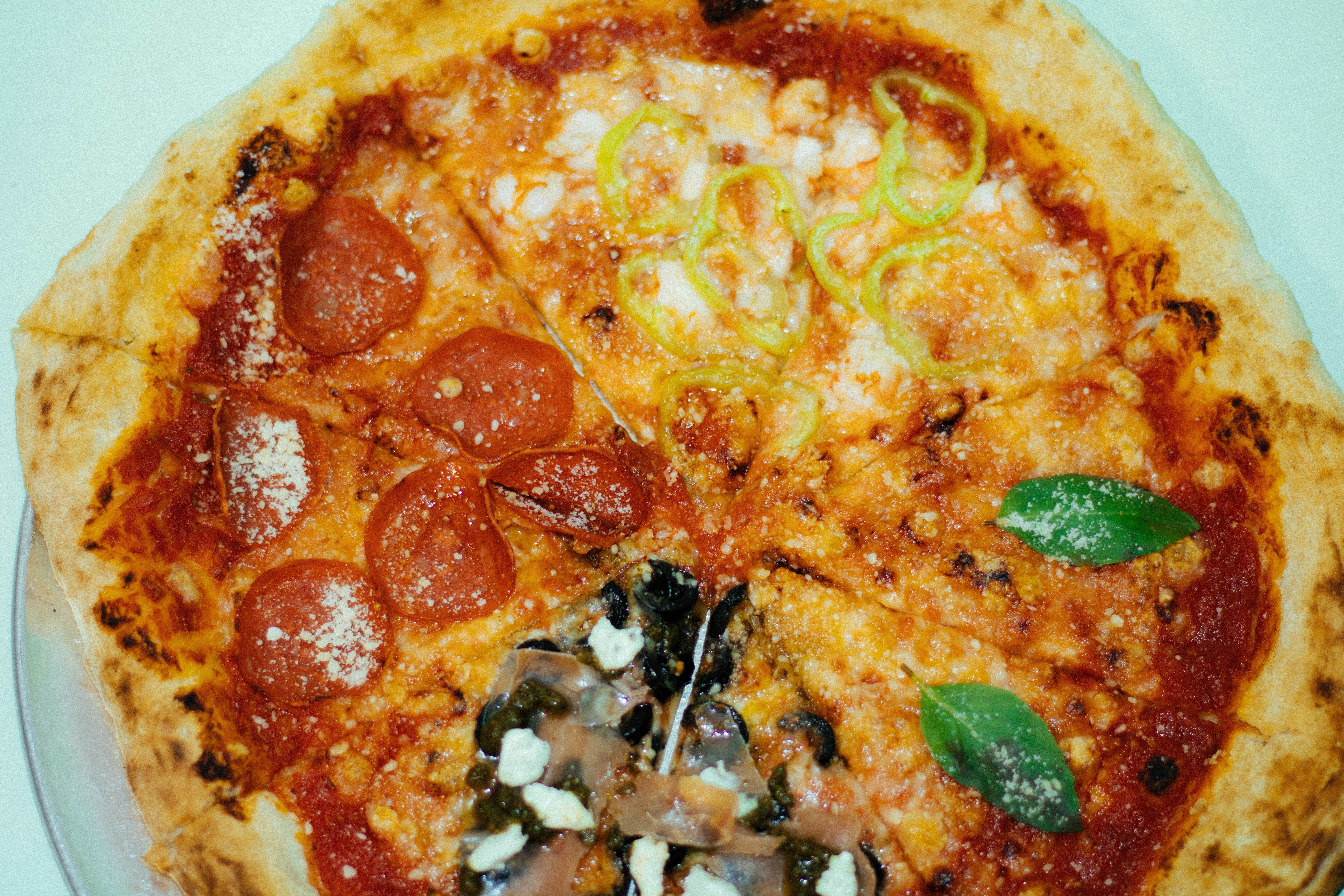 A close up of a pizza on a plate photo – Free Food Image on Unsplash