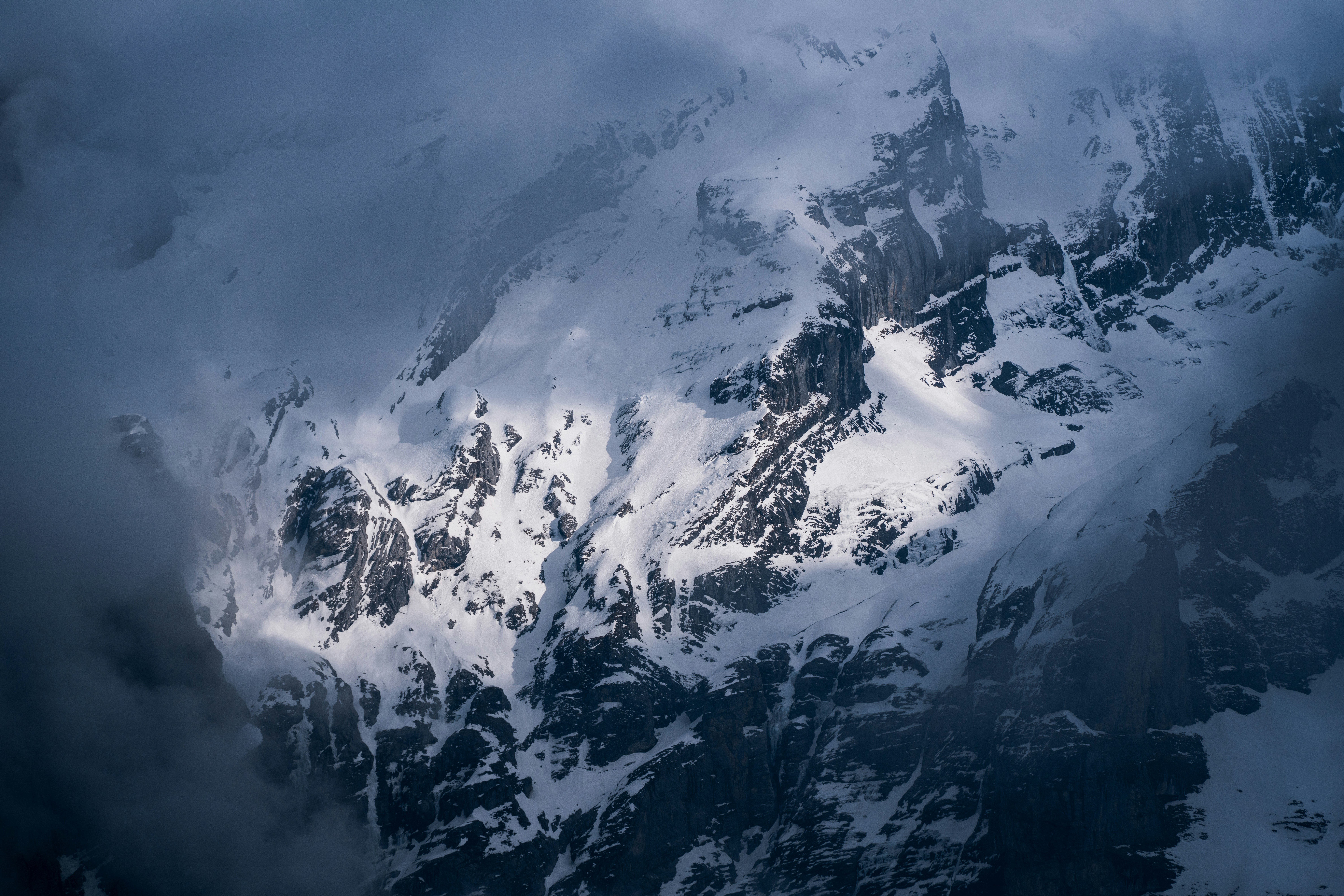 Veil of Light over Alpine PeaksHimmel S